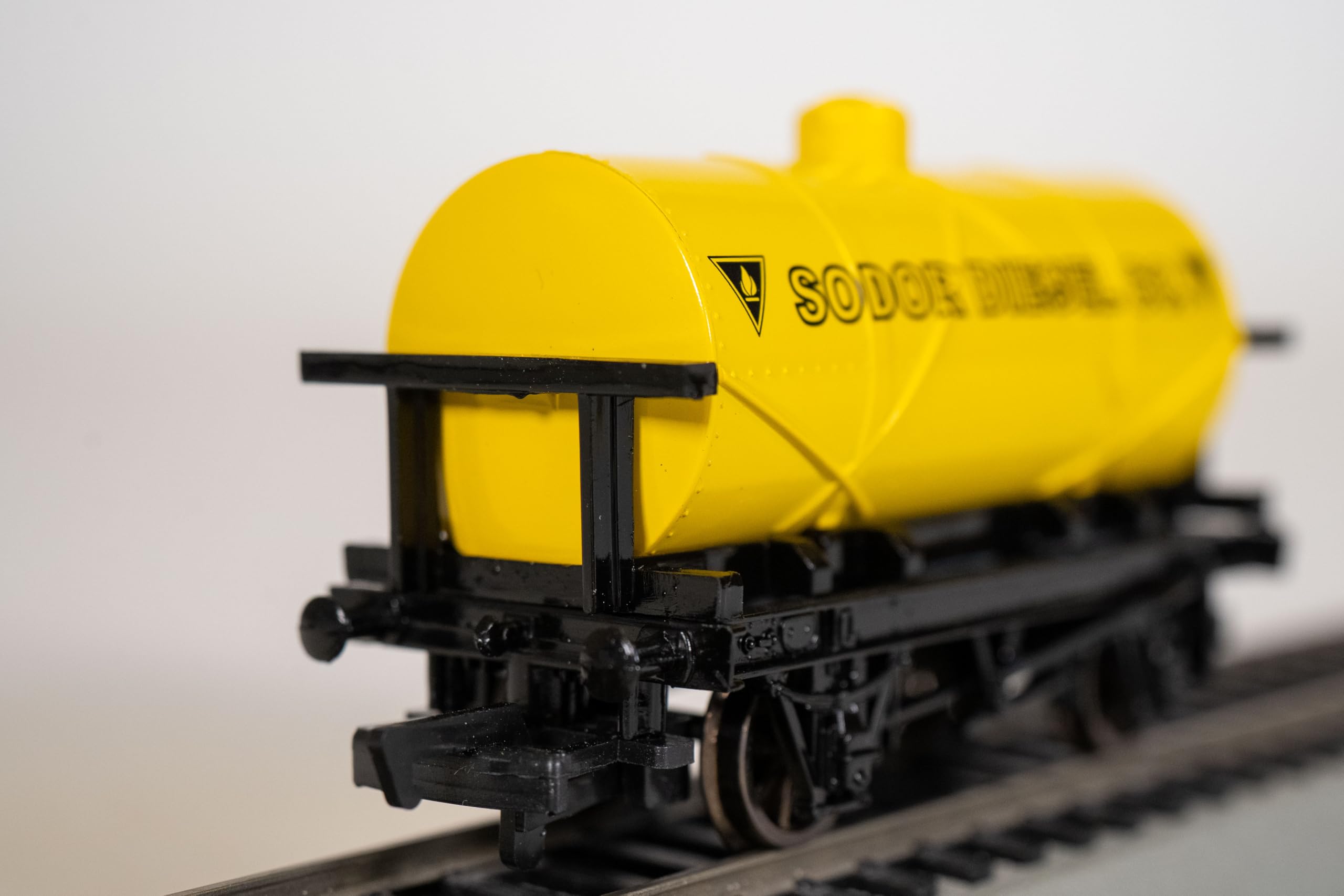 Snapklik.com : Bachmann Trains - THOMAS & FRIENDS SODOR DIESEL CO