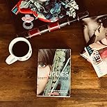 Amazon.com: Uglies (Uglies Trilogy, Book 1): 9780689865381: Westerfeld, Scott, Corral, Rodrigo ...