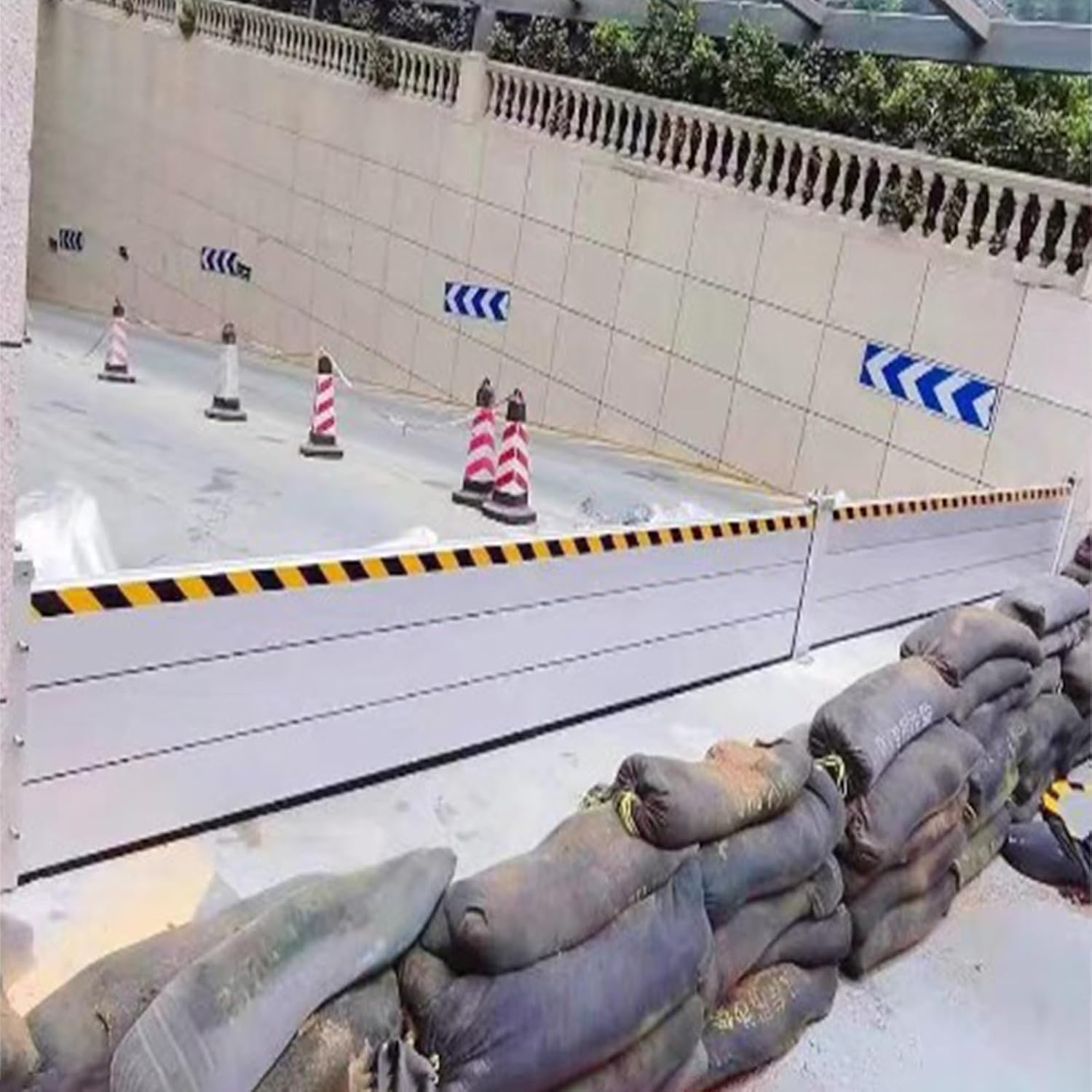 Amazon.com: Metal Flood Barrier Shield Water Stopper Panel 100 105 110 ...