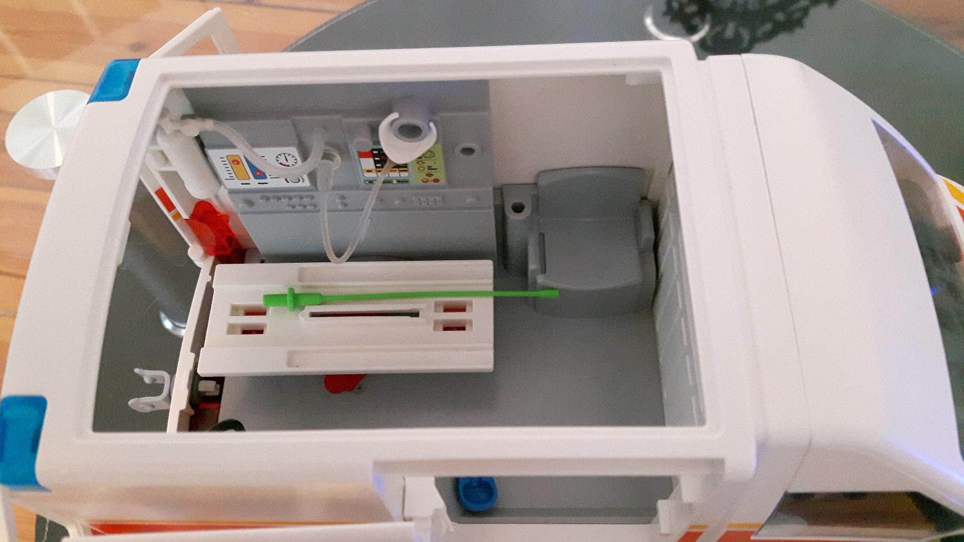 PLAYMOBIL 6685 Krankenwagen mit Licht und Sound: Amazon.de: Spielzeug