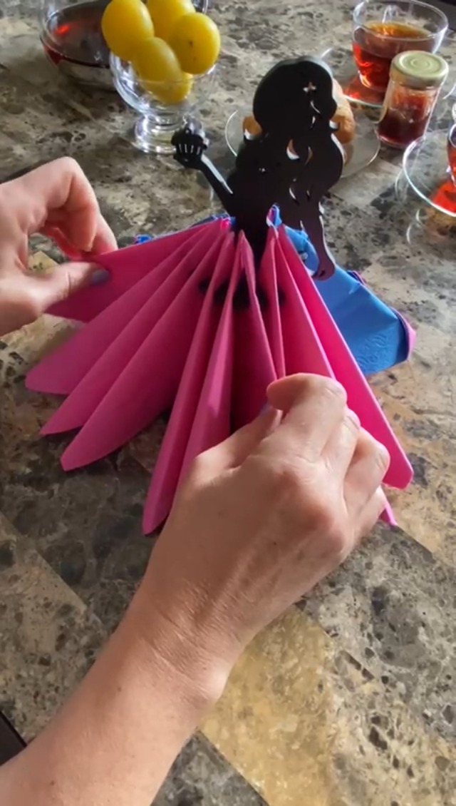 Watch Napkin Holder Shaped as a Cute Lady with dress buyer＇s comments ...
