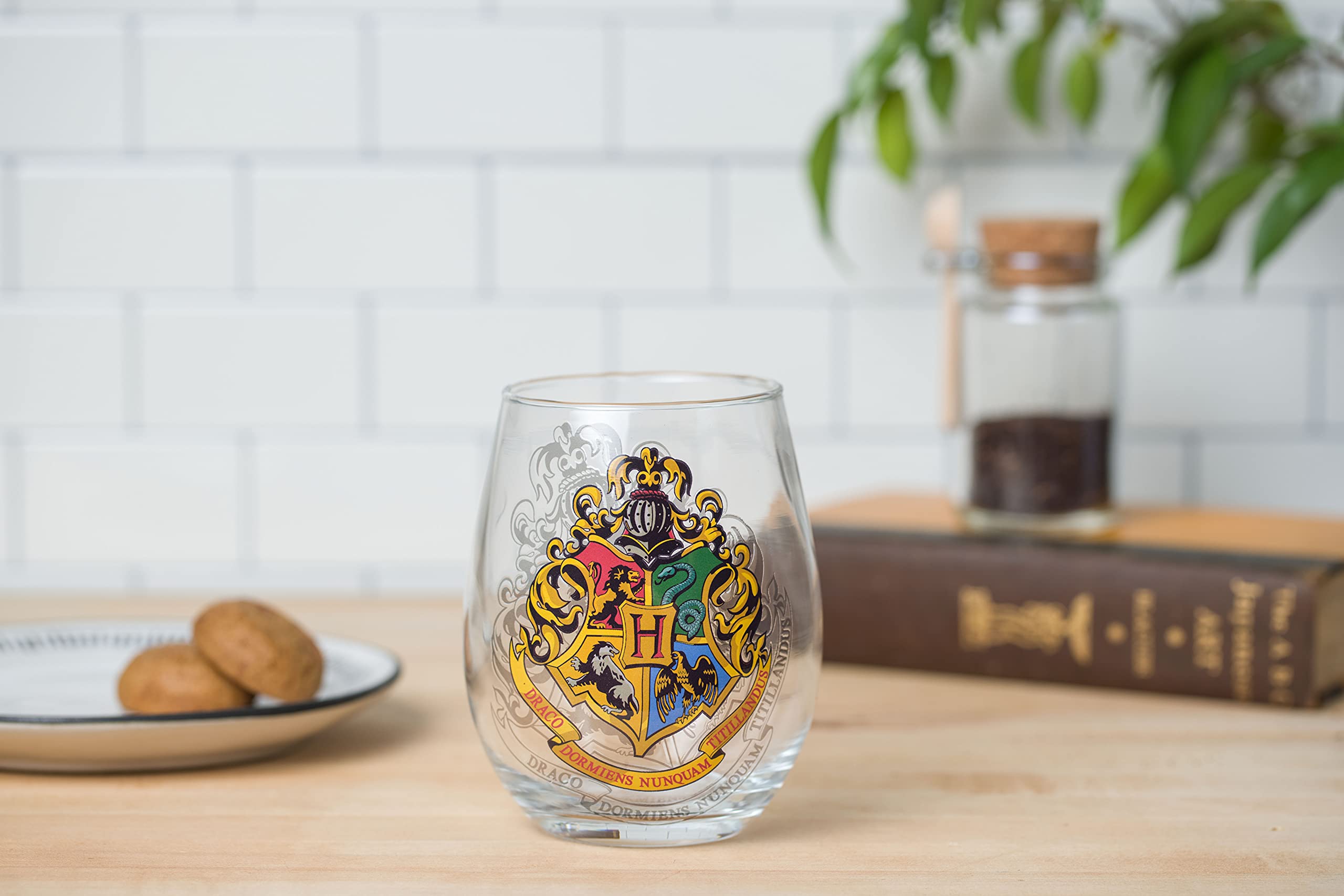 Snapklik.com : Silver Buffalo Harry Potter Hogwarts Crest Stemless ...