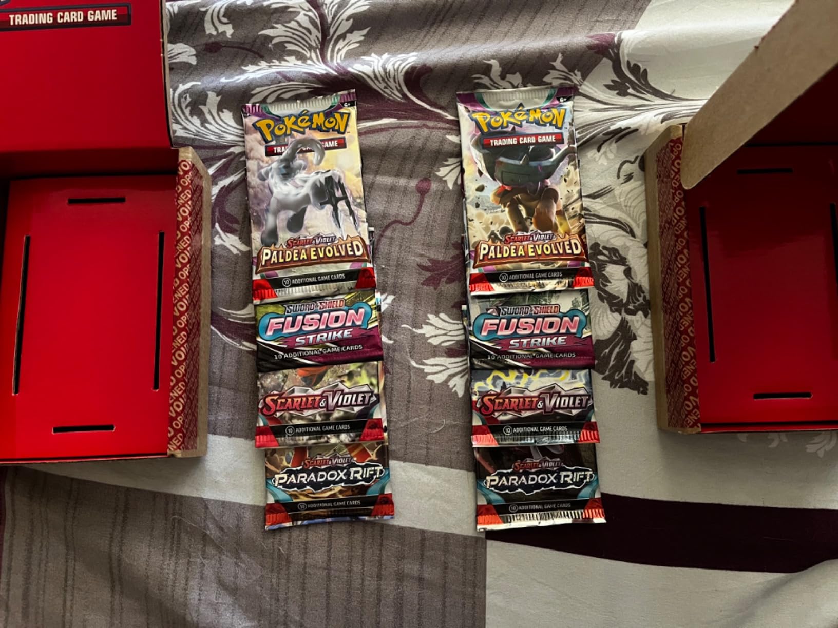 Pokémon TCG: Assorted Booster Bundle (Selection of 4 Booster Packs - 40 ...