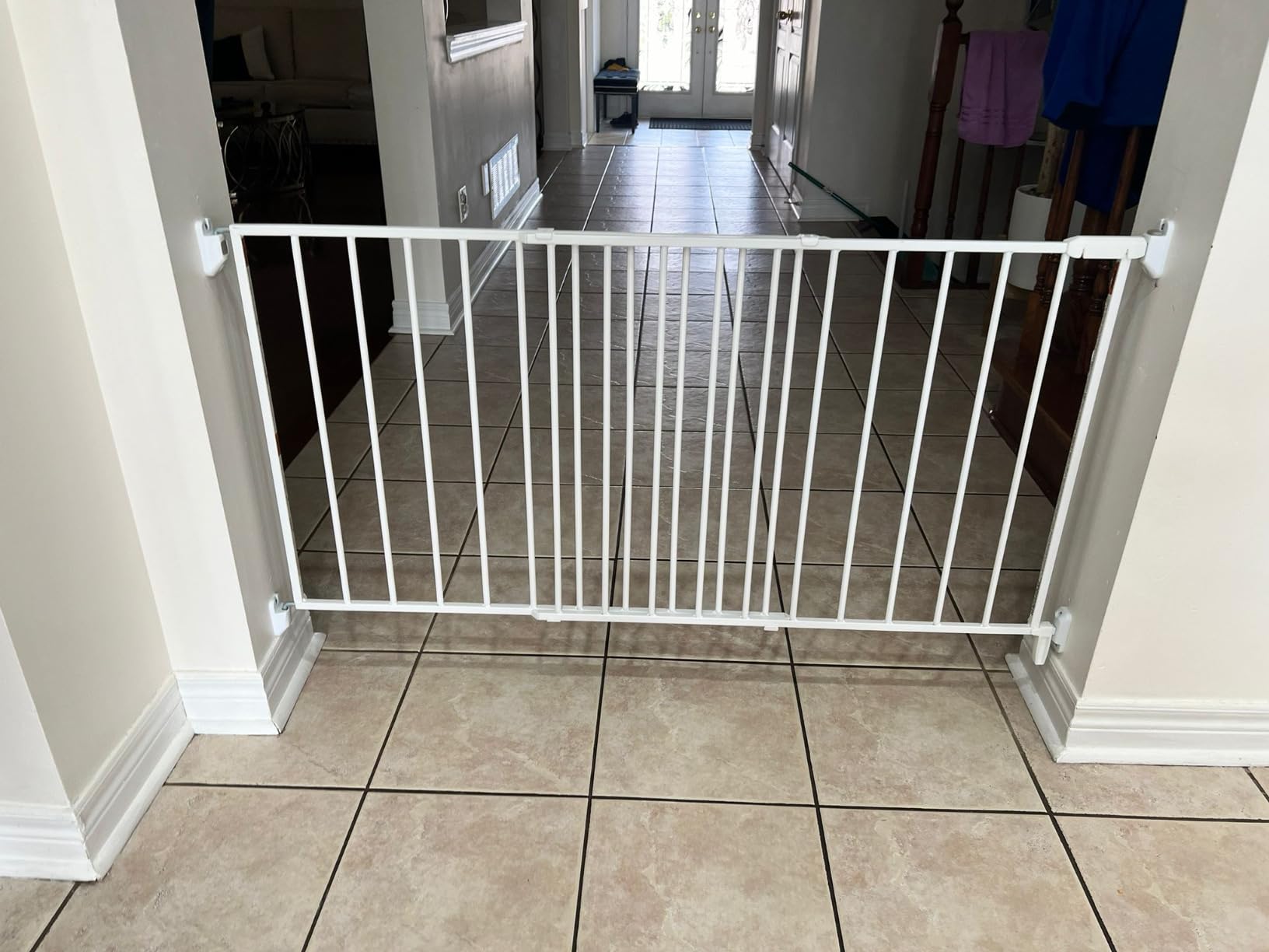 Safety 1st Wide and Sturdy Gate fits 40-60" wide, and 26.5" tall ...
