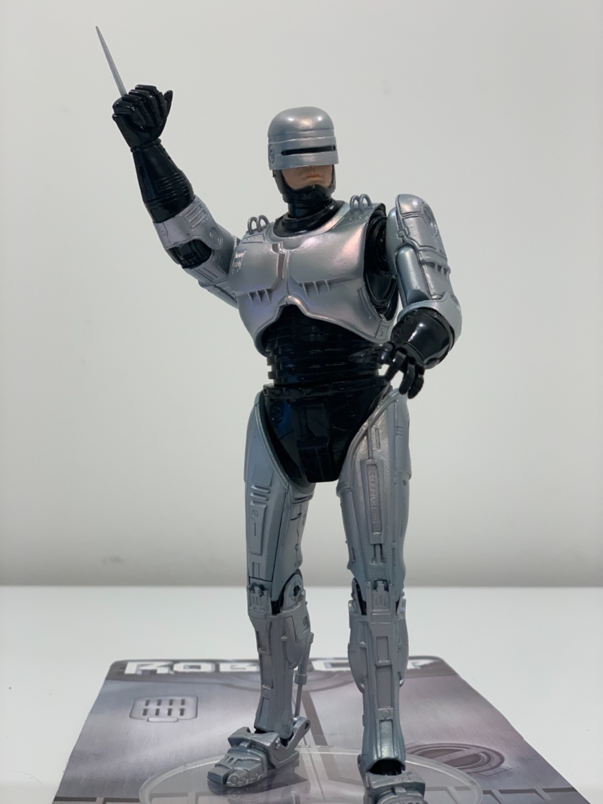 Amazon.com: Neca Robocop - Spring-Loaded Holster Robocop Action Figure ...