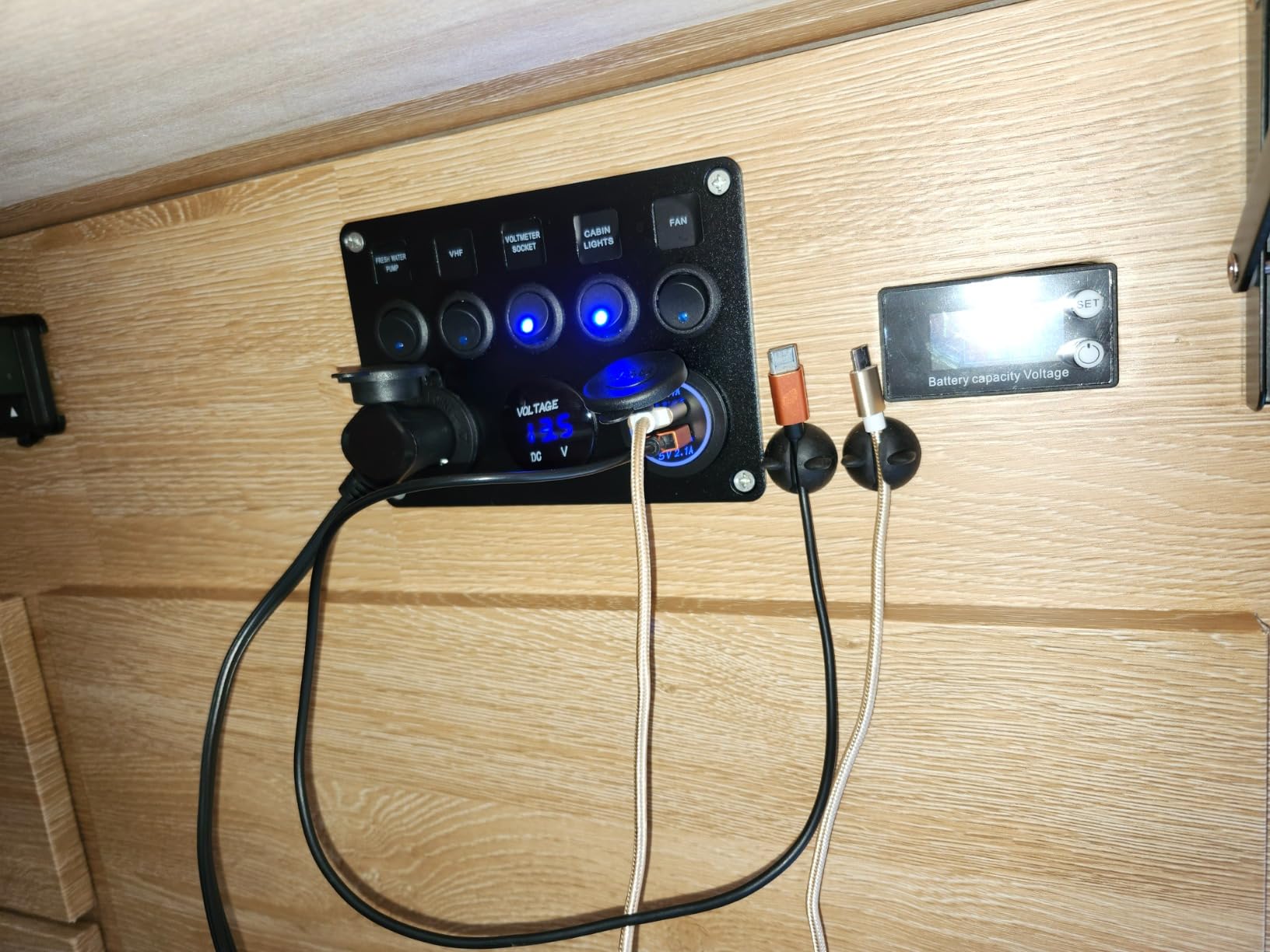 Amazon | Shuiling スイッチパネル 防水 5連 LED電圧計付き DC12-24V 車 船 マリン ロッカー スイッチパネル切り替え LED回路 ロッカーパネル 5pin On ...