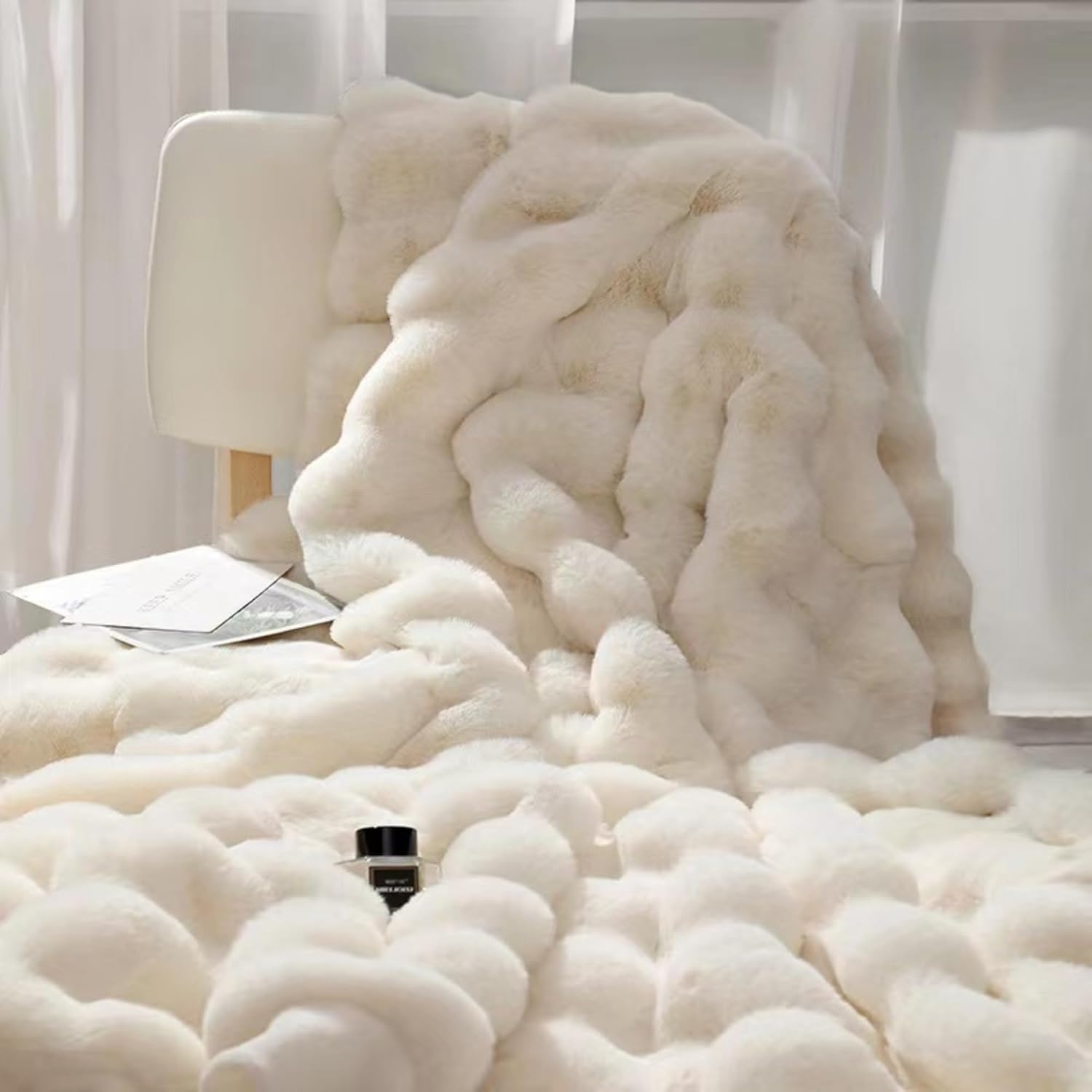 Amazon.com: SUMSOFT Luxury Faux Rabbit Fur Bubble Blanket Throw, Soft ...