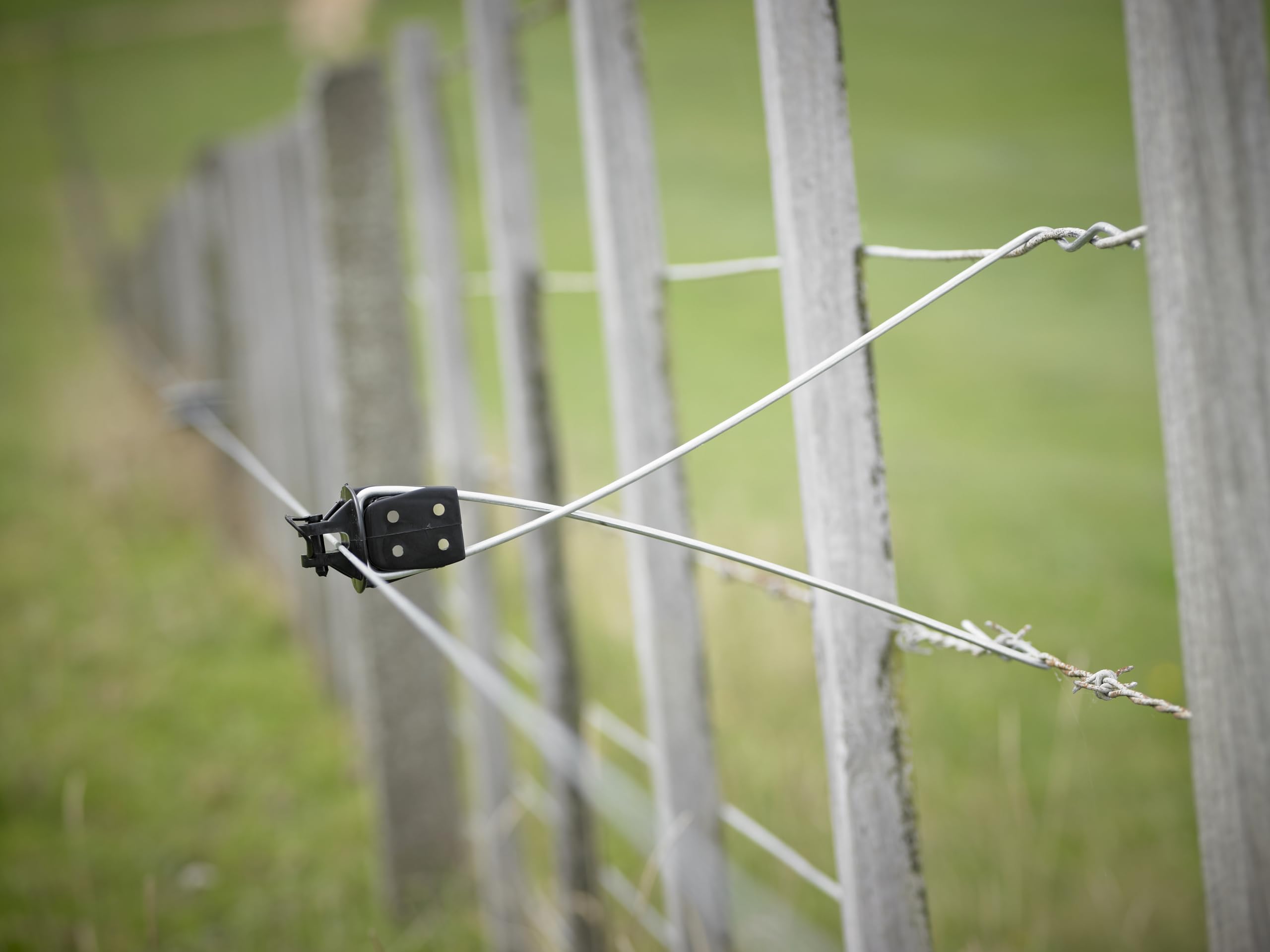 Snapklik.com : Wire Mounted Pinlock 12 Inch Offset Electric Fence ...