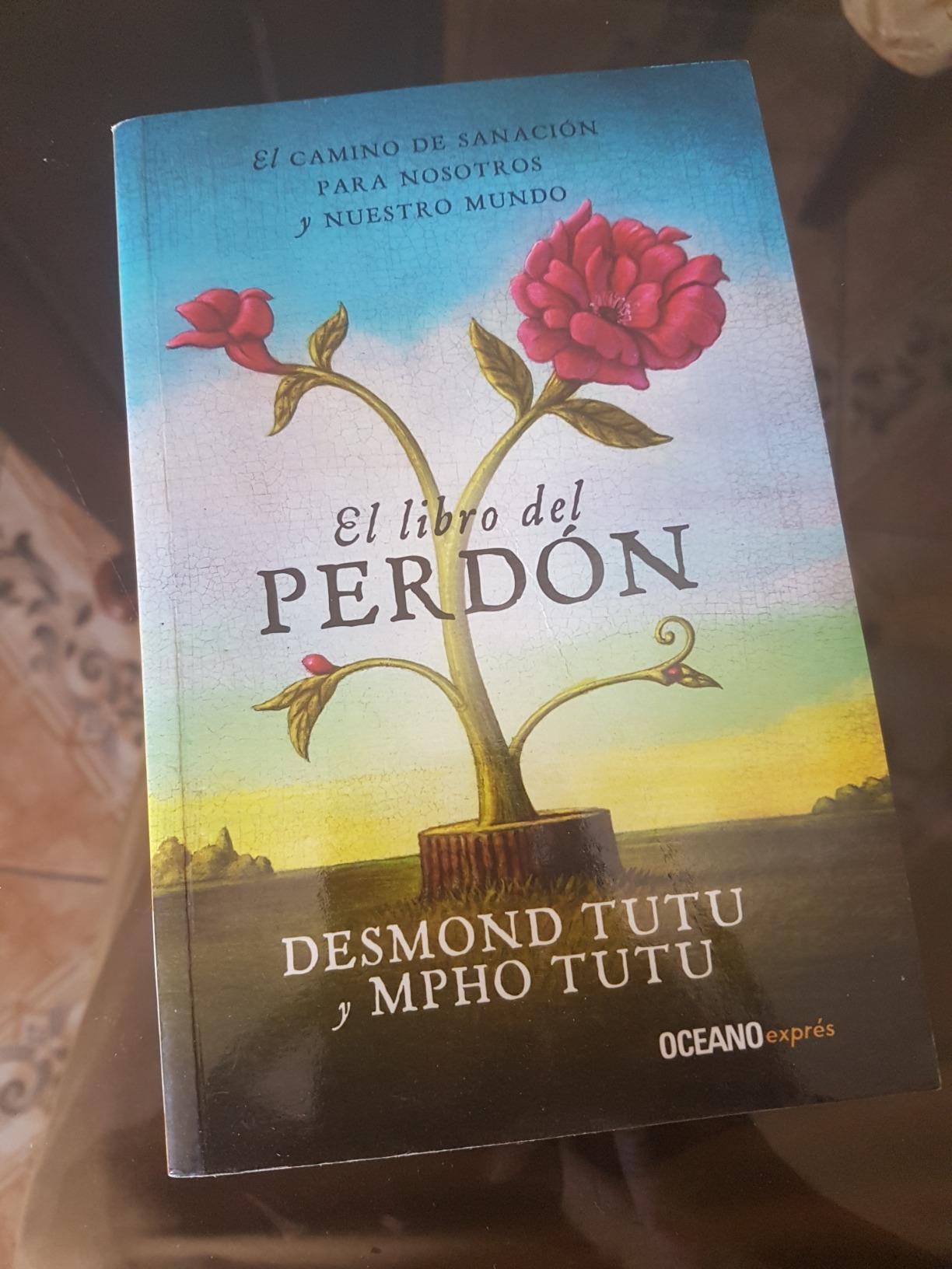 Amazon.com: El libro del perdón (Spanish Edition): 9786075272252: Tutu ...