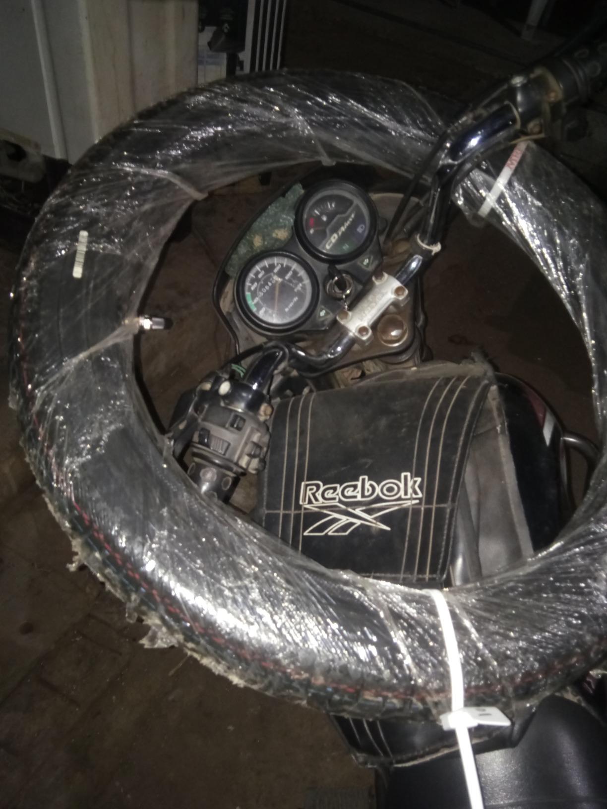 MRF Black 50L Motorcycle tube Tyre For Hero Honda Splendor, Set Of 1 ...