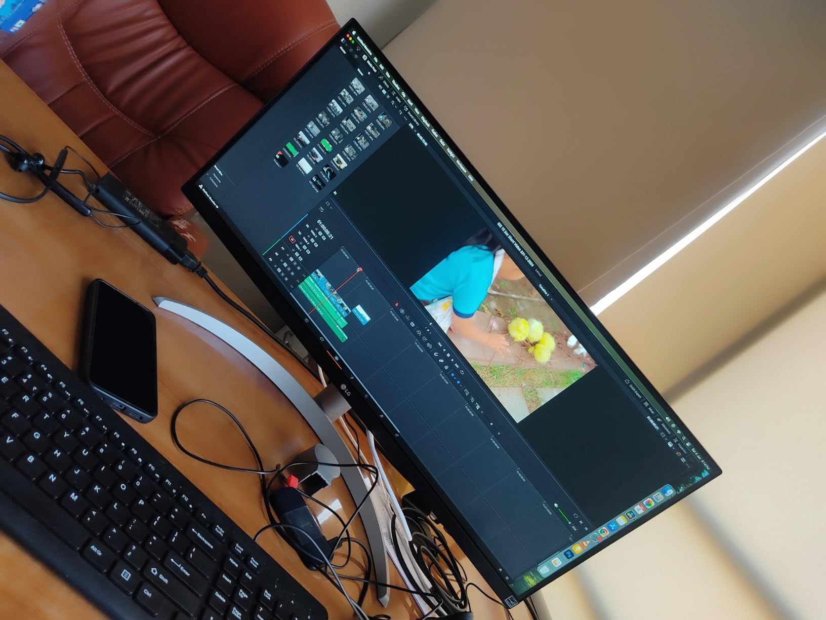 LG 29WQ500 (29 inch) UltraWide FHD (2560 x 1080) IPS Monitor with AMD ...