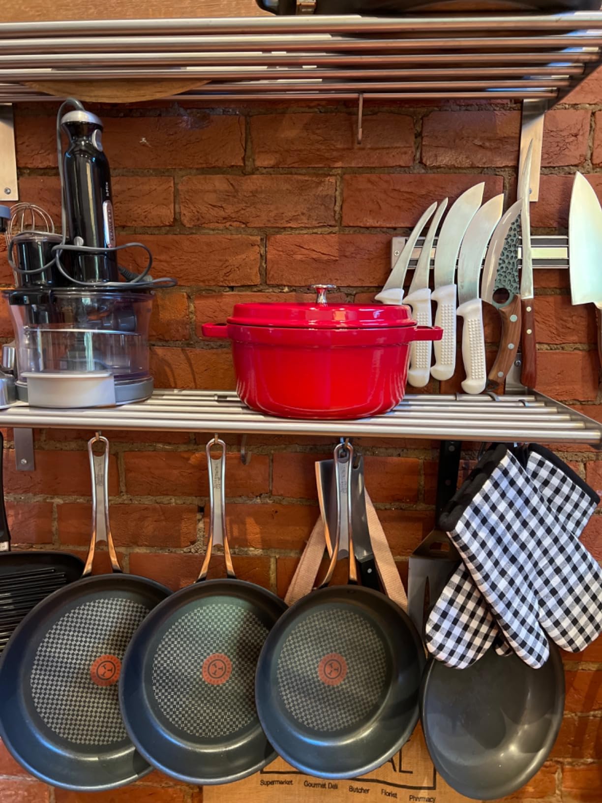 Staub Round Cocotte, 24 cm, Cherry Red : Amazon.com.au: Kitchen & Dining