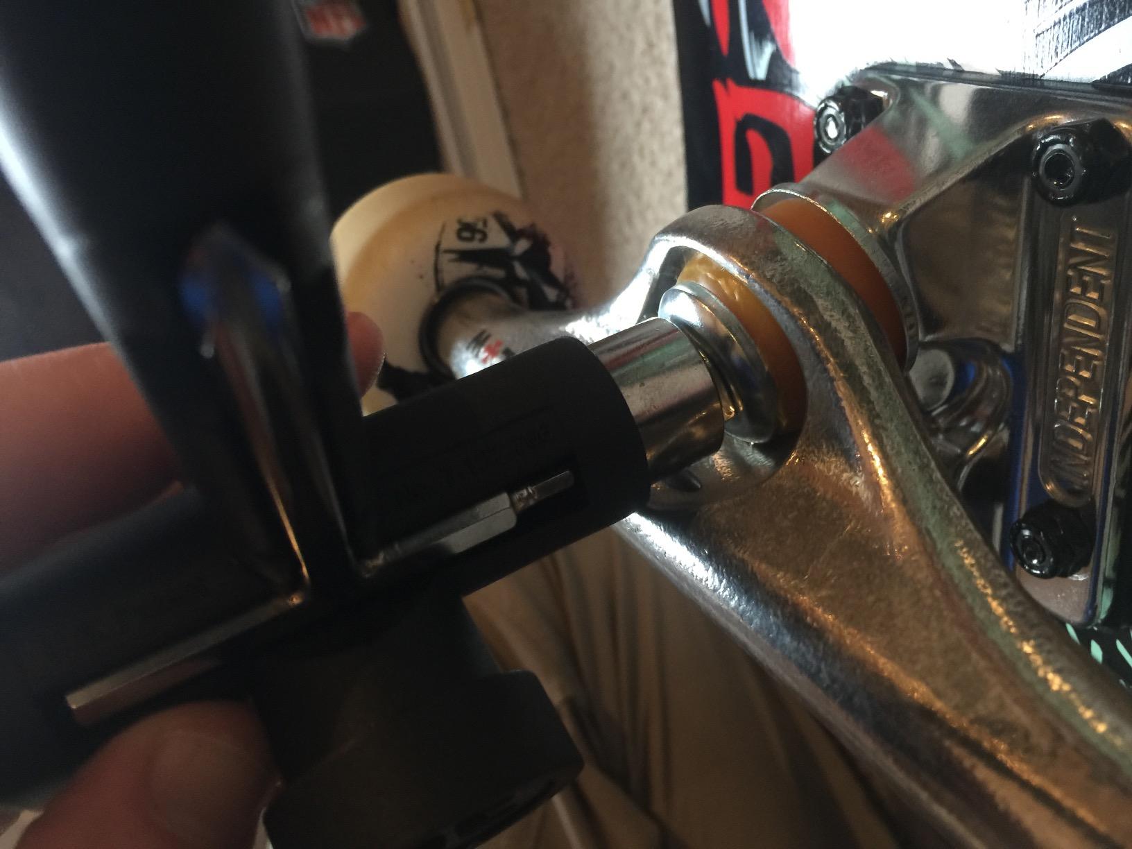 Amazon.com: Independent Best Skate Tool, Black : Independent: Sports ...