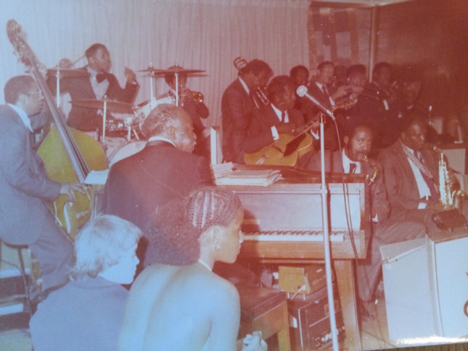 The Complete Atomic Basie: Amazon.co.uk: CDs & Vinyl