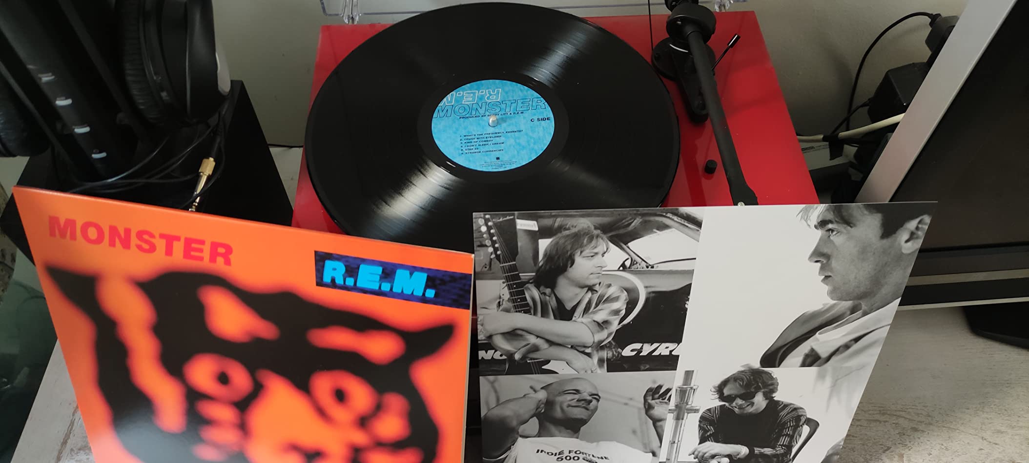 Monster: R.E.M.: Amazon.es: CD y vinilos}