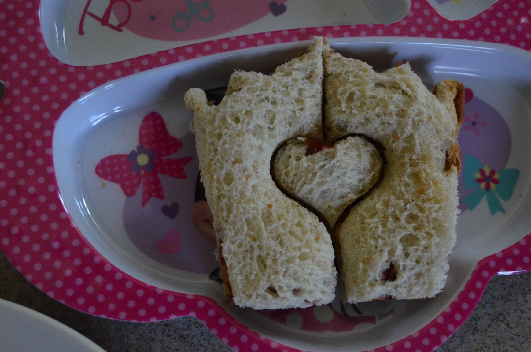 Amazon.com: Princess Castle Sandwich Crust Cutter : Home & Kitchen