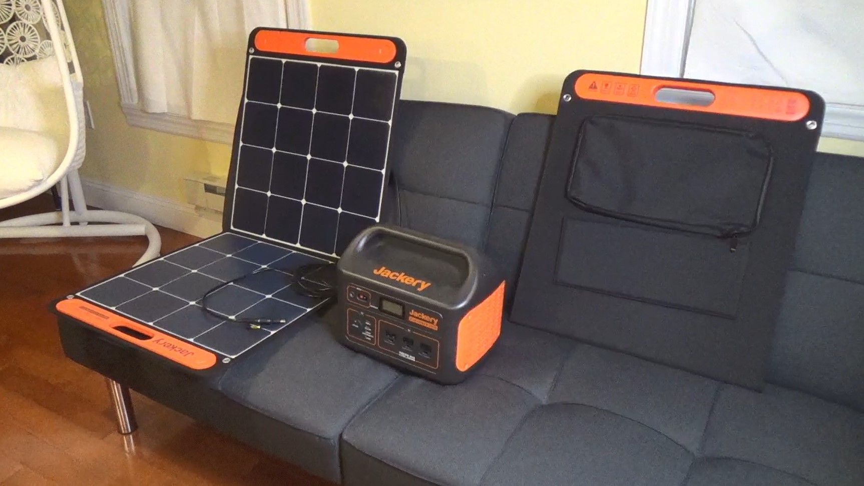Watch Jackery Solar Generator 1000 with Solar Panels Review on Amazon Live