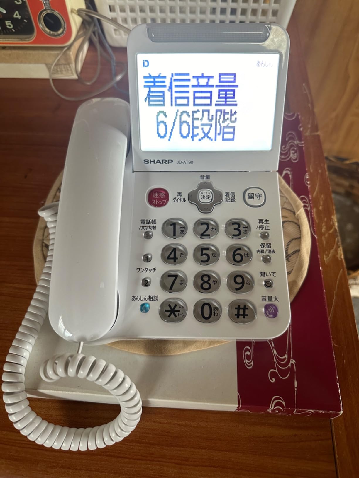 Amazon | シャープ 電話機 コードレス 子機1台付き 詐欺対策機能 見守り機能搭載 JD-AT90CL | シャープ(SHARP) | 増設子機・充電台