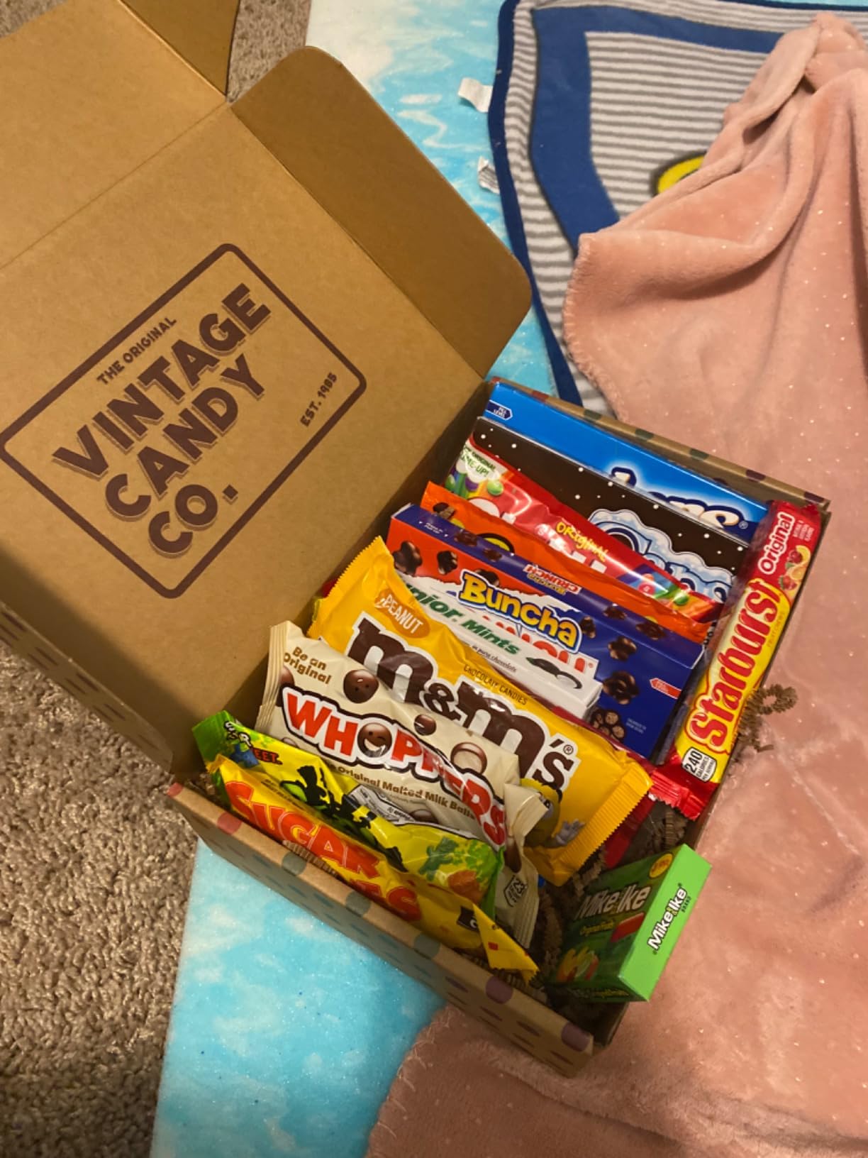 Amazon.com : VINTAGE CANDY CO. MOVIE THEATER CANDY CARE PACKAGE ...