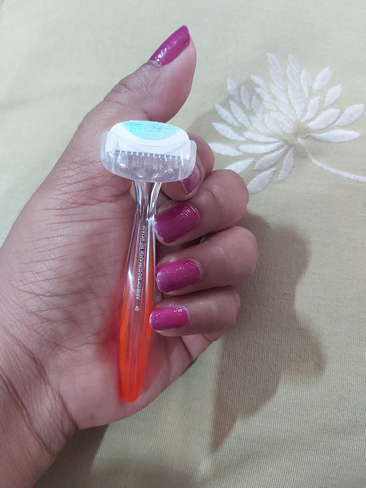 Kai Bikini line Japanese Razor for Women with Aloe Vera and Vitamin E ...