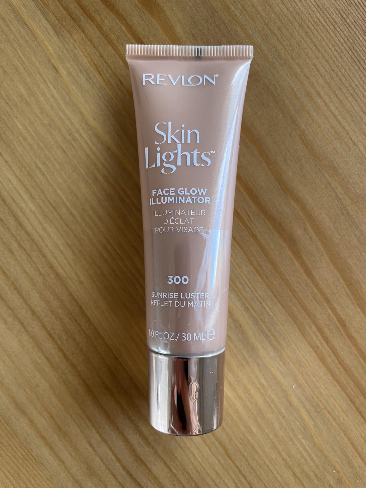 Revlon Skinlights Face Glow Illuminator Makeup, Sunrise Luster : Amazon ...
