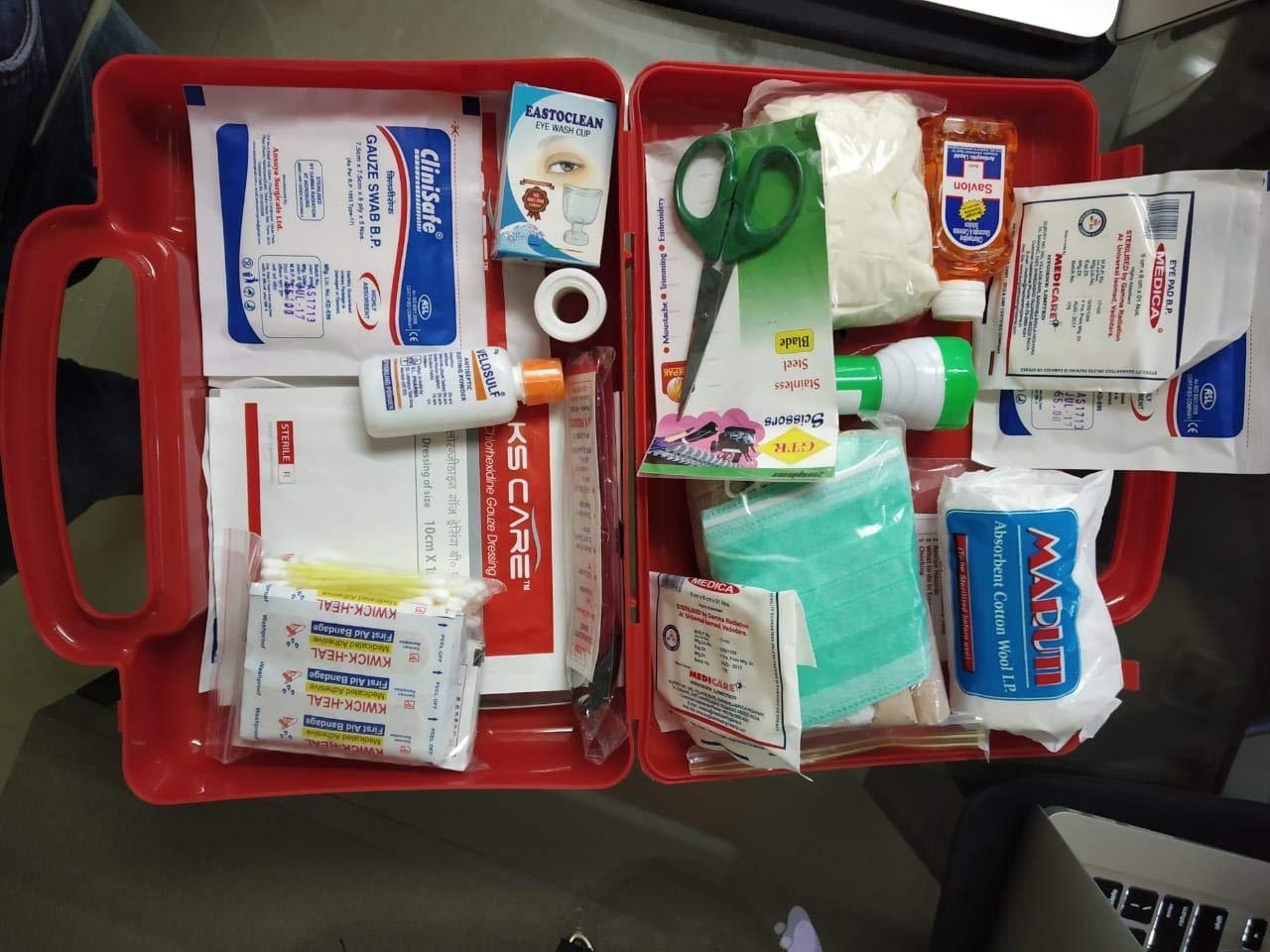 Dr Primo First Aid Kit To Clean, Protect And Treat Injuries, 140 Pieces ...