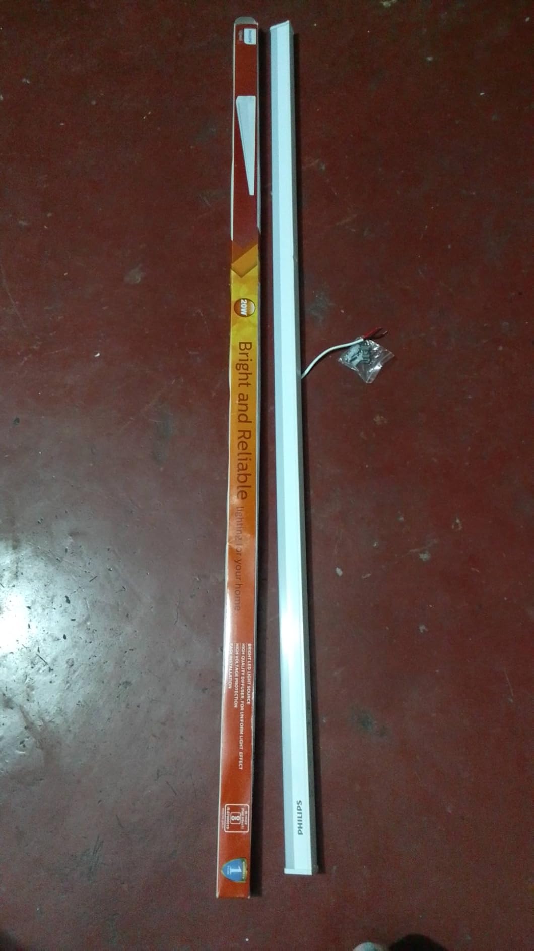 Philips Reserve Plus Rechargeable Emergency Inverter LED Batten | 20 ...