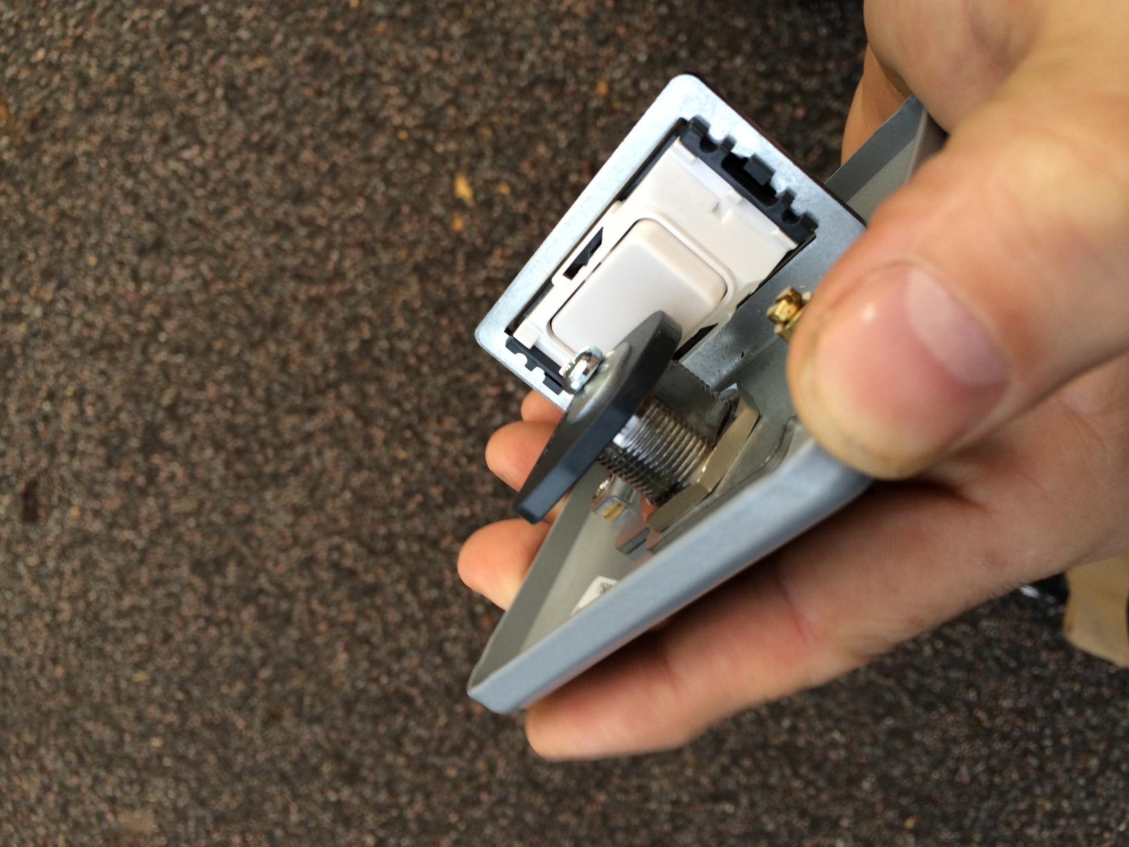 MK Metalclad Plus K5252 ALM 20 amp Double-Pole Key-Operated Switch ...