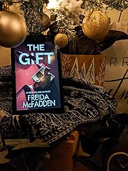 Amazon.com: The Gift: A Christmas Thriller Short Story eBook : McFadden, Freida: Kindle Store
