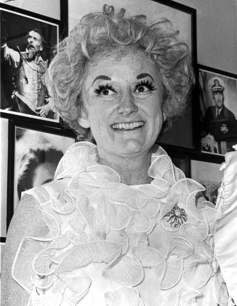 Amazon.com: Phyllis Diller smiling and Looking Away Portrait wearing ...