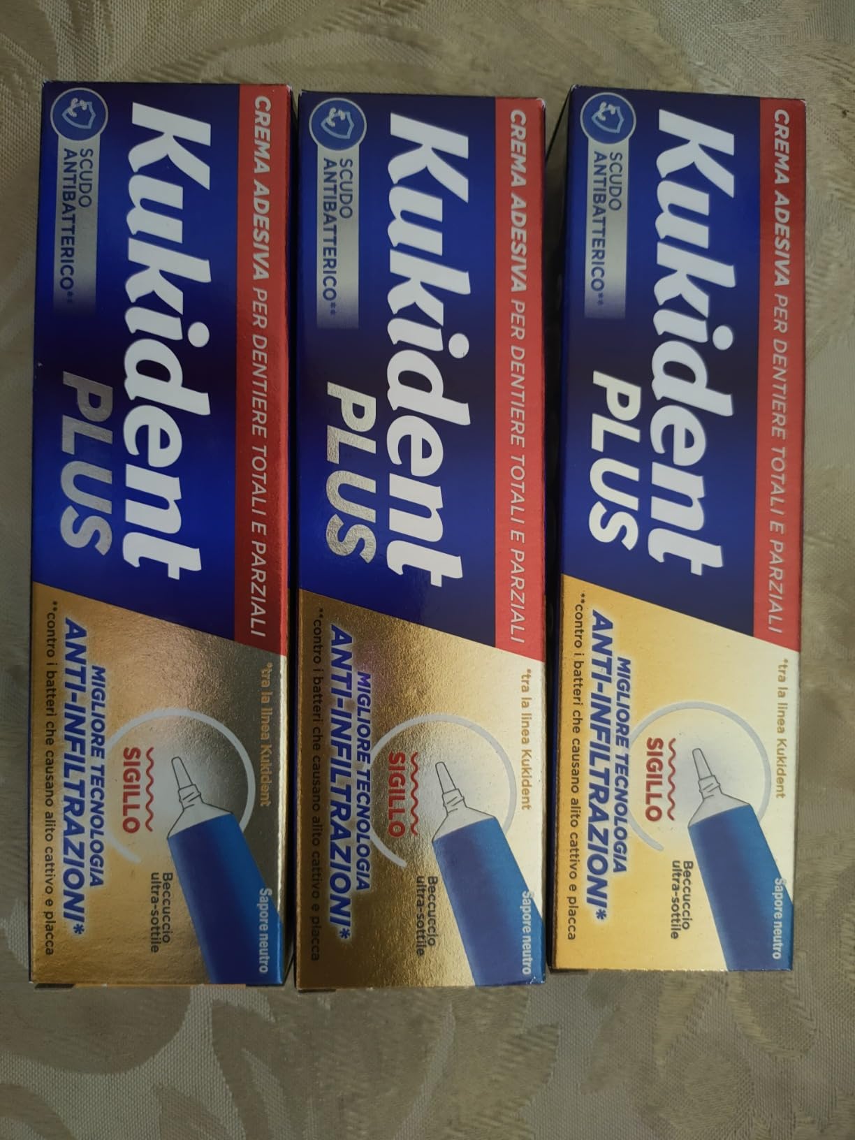 Kukident Plus Crema Adesiva Sigillo, Colla per Denti per Dentiere ...
