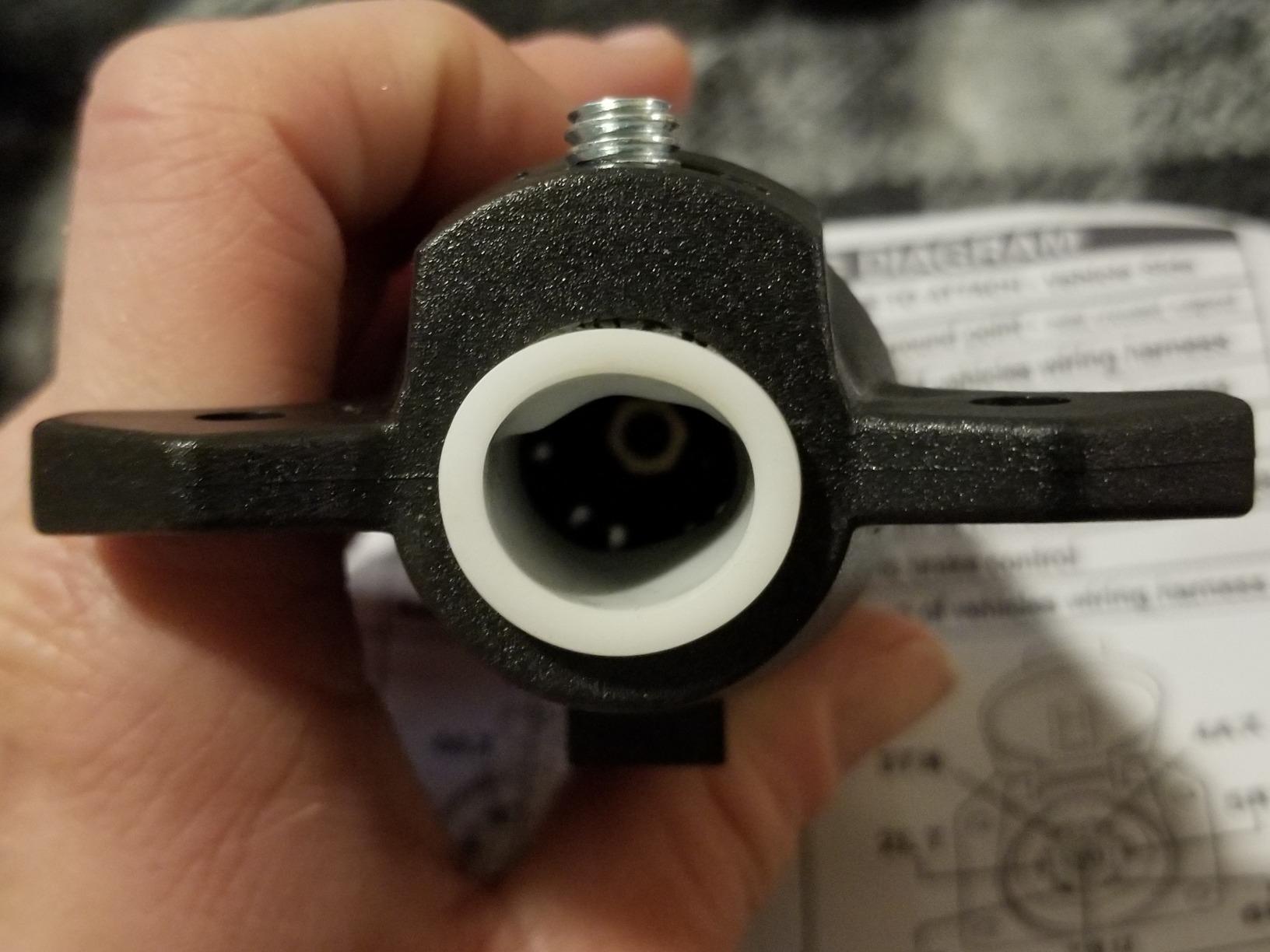 Amazon.com: NEWSUN® Waterproof Seal 7-Way Trailer Connector Plug ...