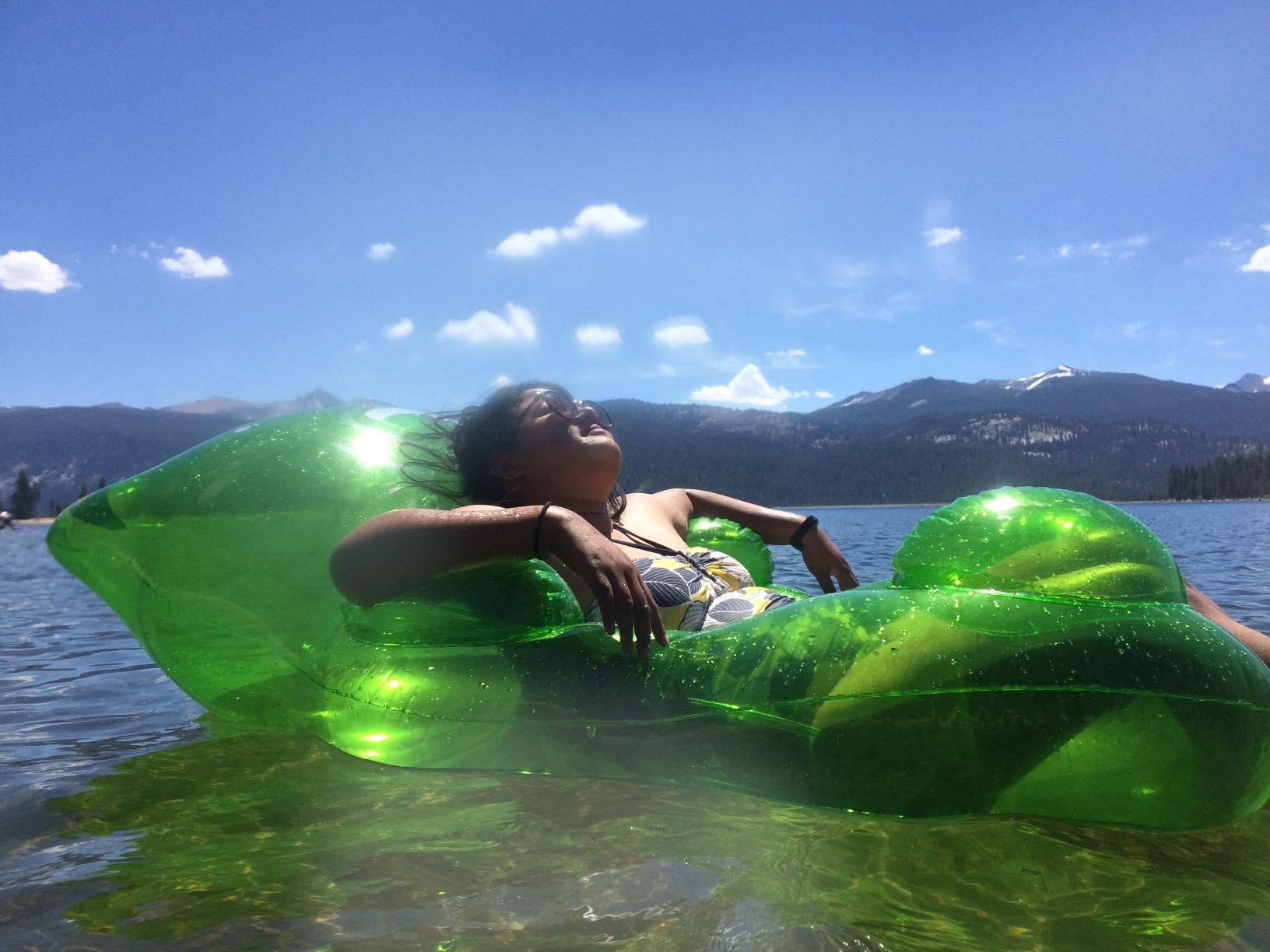 Amazon.com: BigMouth Inc Giant Green Gummy Bear Pool Float, 5 Feet Long ...