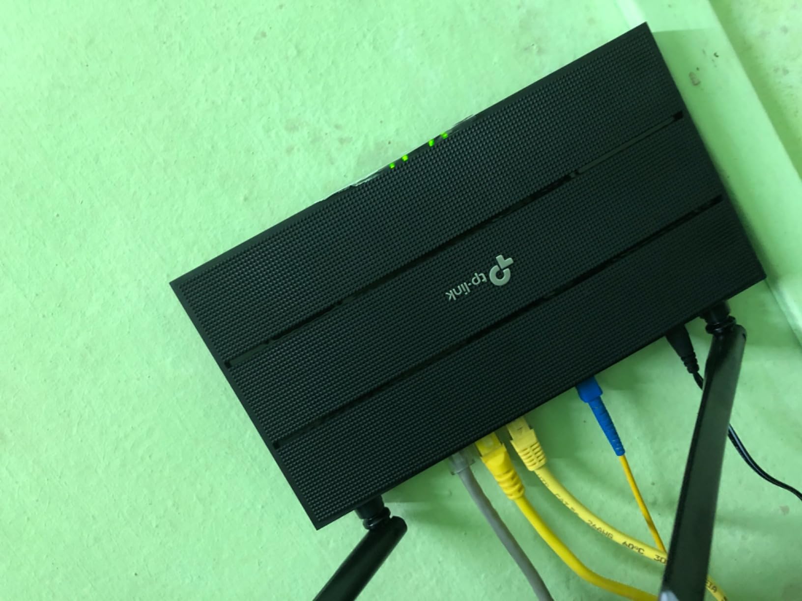 TP-Link XC220-G3V AC1200 Wireless 4 Gigabit Port, 1 VOIP Port, XPON ...