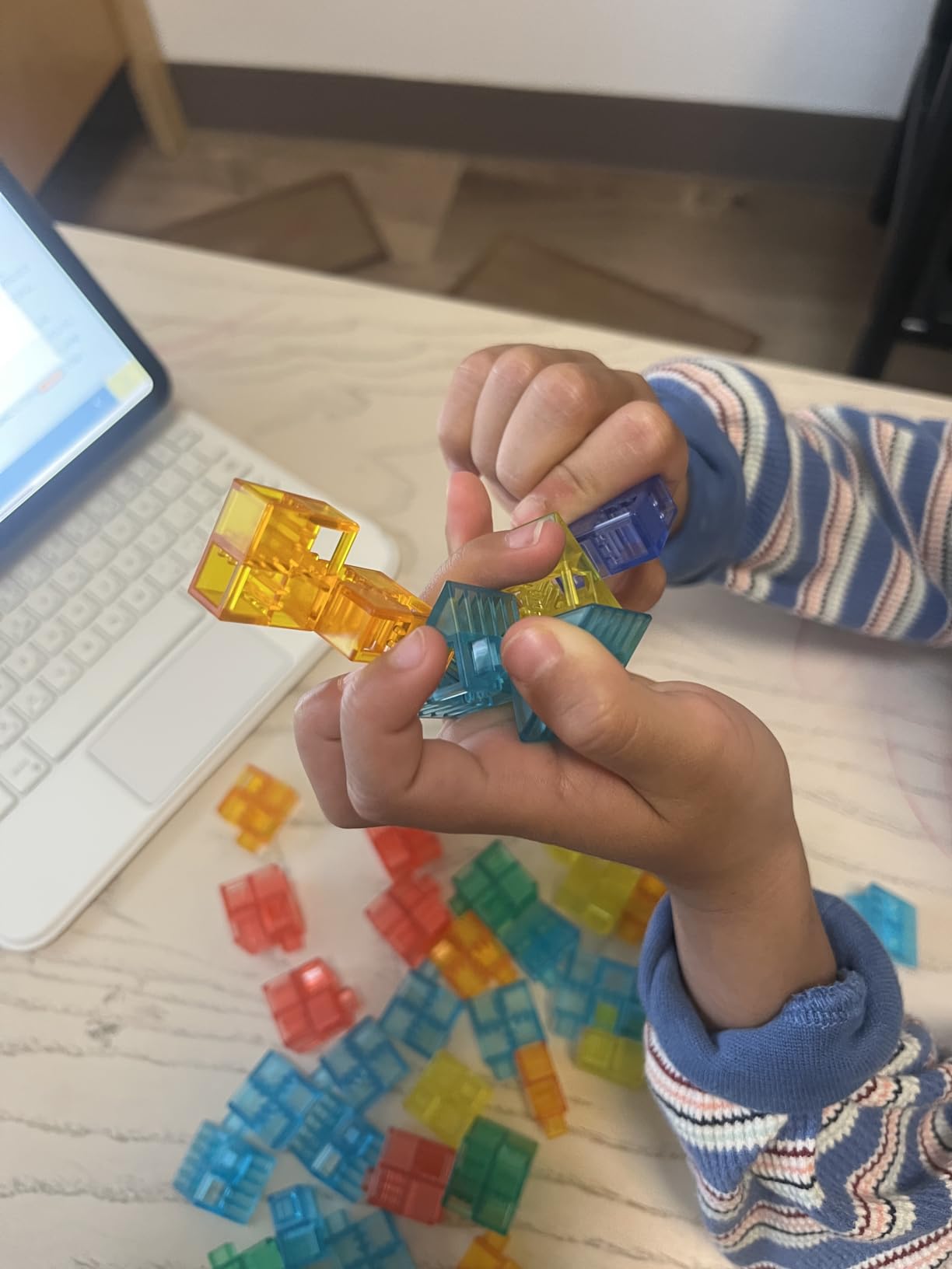 Amazon | ソニー KOOV 子供/小学生 向け 電子 工作キット [ 楽しく 組み立て 、 プログラミング ロボット 工学 が 学べる 知育 玩具/おもちゃ ] 教育 ギフト 入学祝い ...