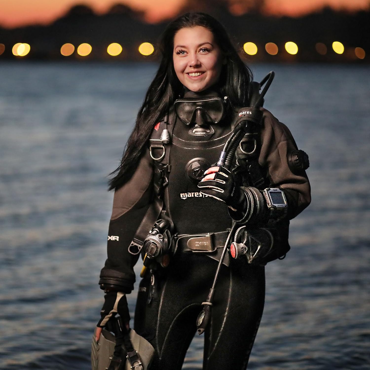 Mares Quad Wrist Dive Computer - Ergonomic Multi-Gas Scuba Diving ...