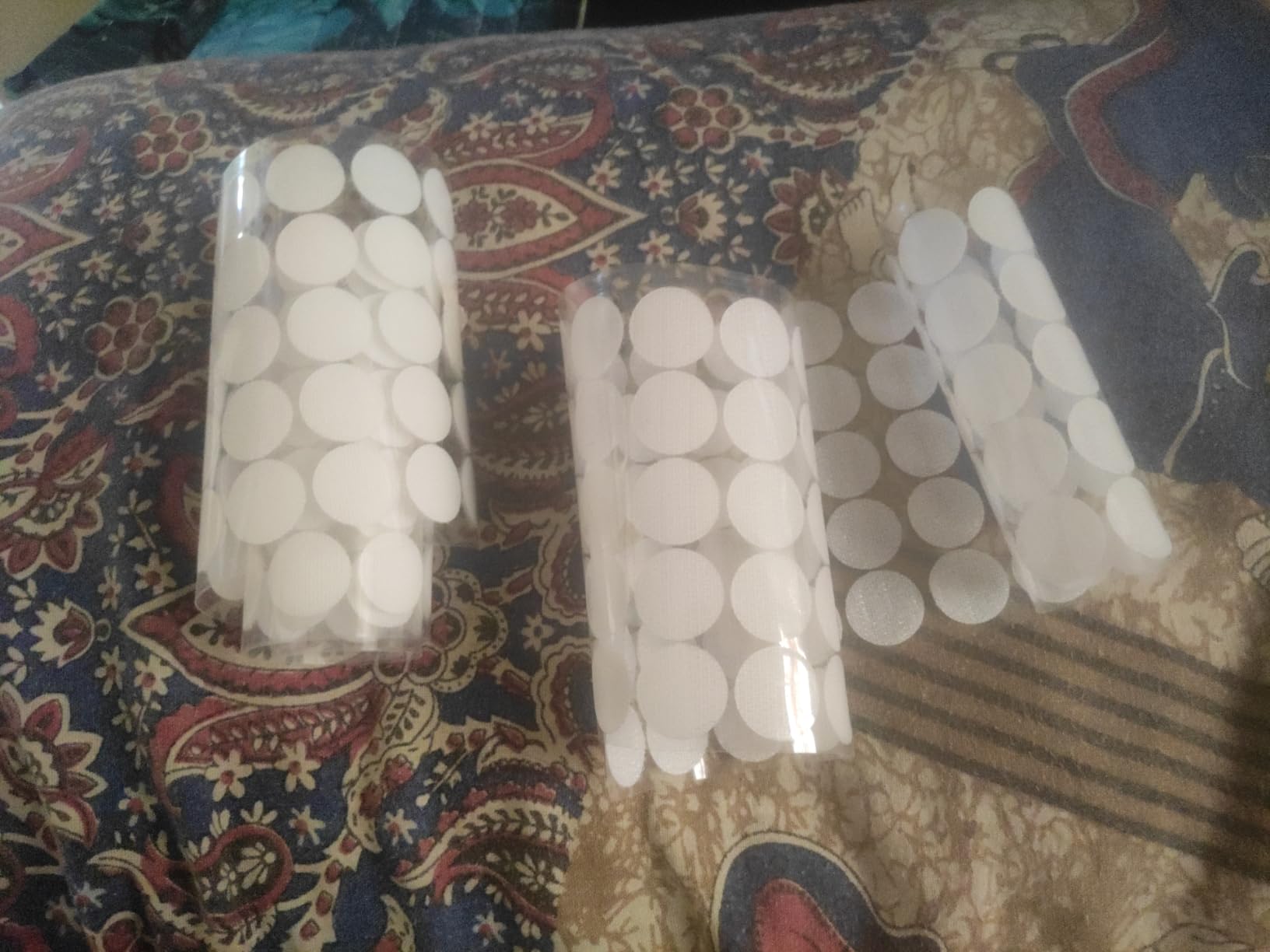 Store2508 Self Adhesive Hook & Loop Round Dots Coins Fastener 20mm (2 ...