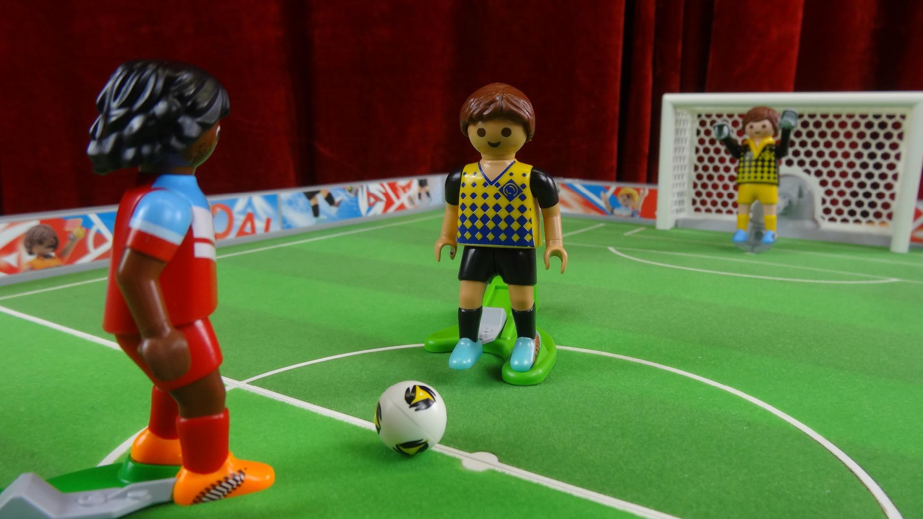 PLAYMOBIL 6857 Große Fußballarena zum Mitnehmen: Amazon.de: Spielzeug