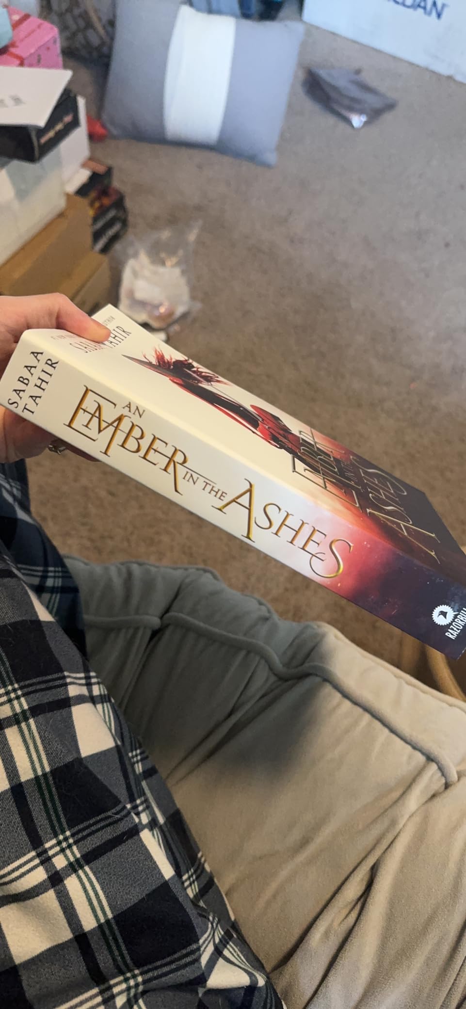 Amazon.com: An Ember in the Ashes: 9781595148032: Tahir, Sabaa: Books