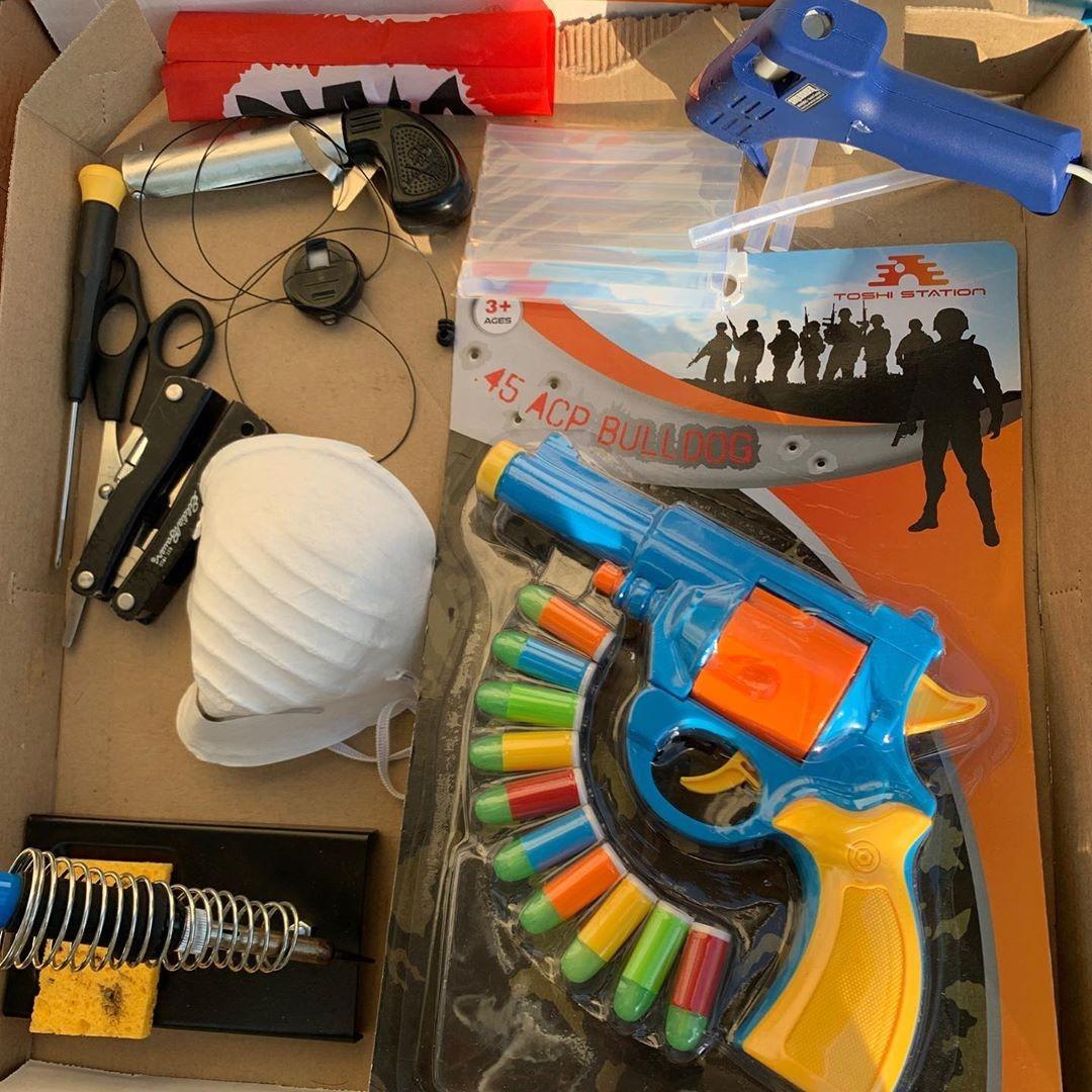 Amazon.com: Loftus Star Power Starter Prank Bang Gun Flag Pistol, Red ...