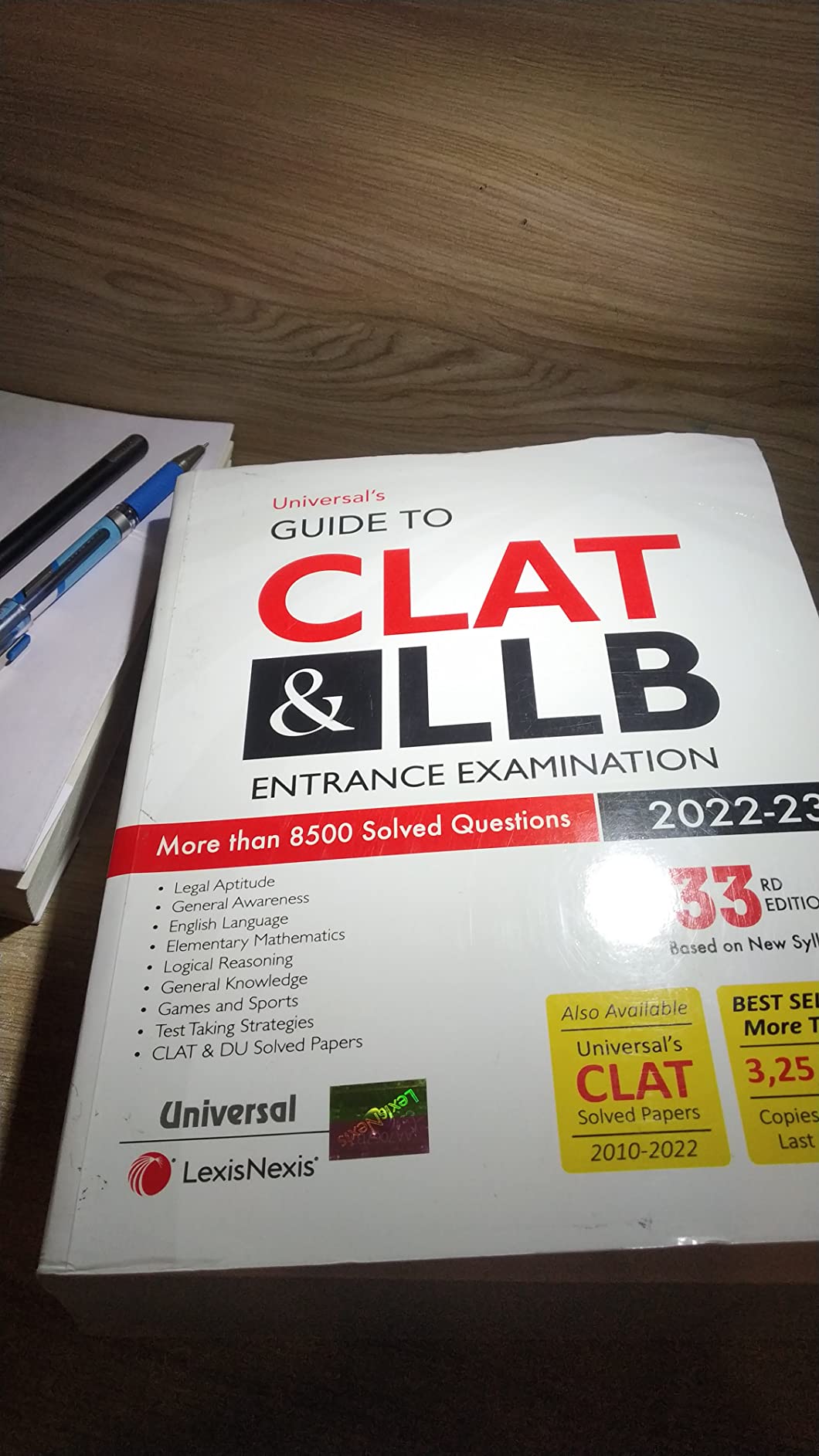 Buy Universal's Guide To CLAT & LLB Entrance Examination - 33/edition ...
