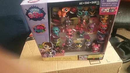 Amazon.com: Littlest Pet Shop Party Spectacular Collector Pack Toy ...