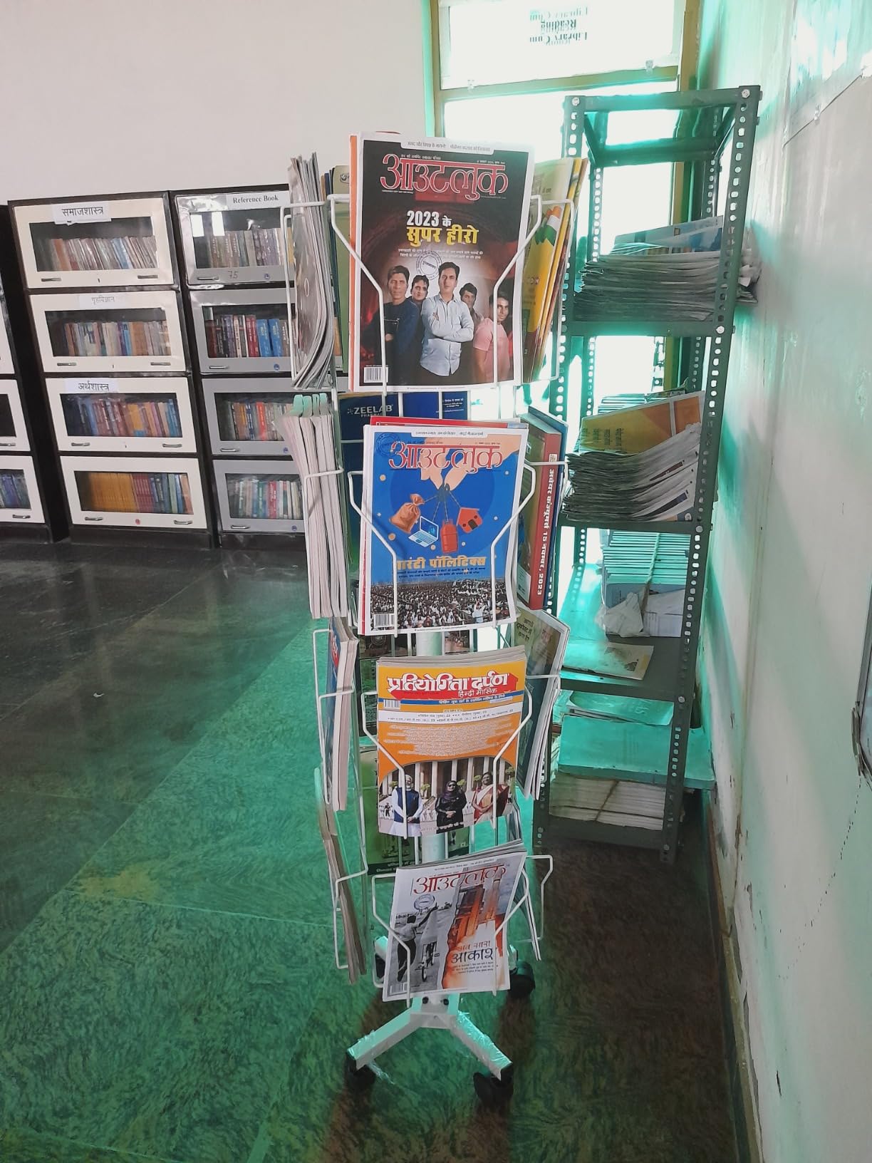 RAVIRAJ DISPLAY Alloy Steel, Rotating, Handy, Space Organizing Display ...