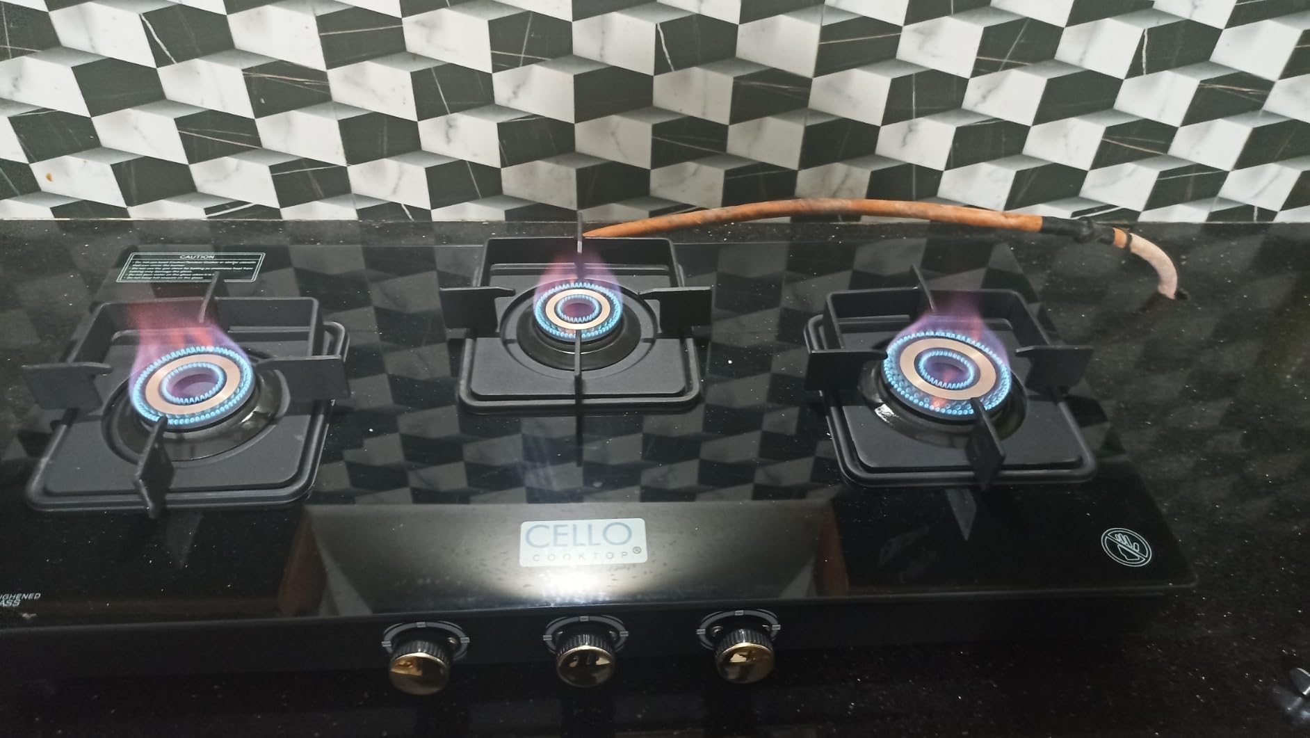 Cello Black Pearl 2 Burner Toughened Glass Top Gas Stove, Brass Burners ...