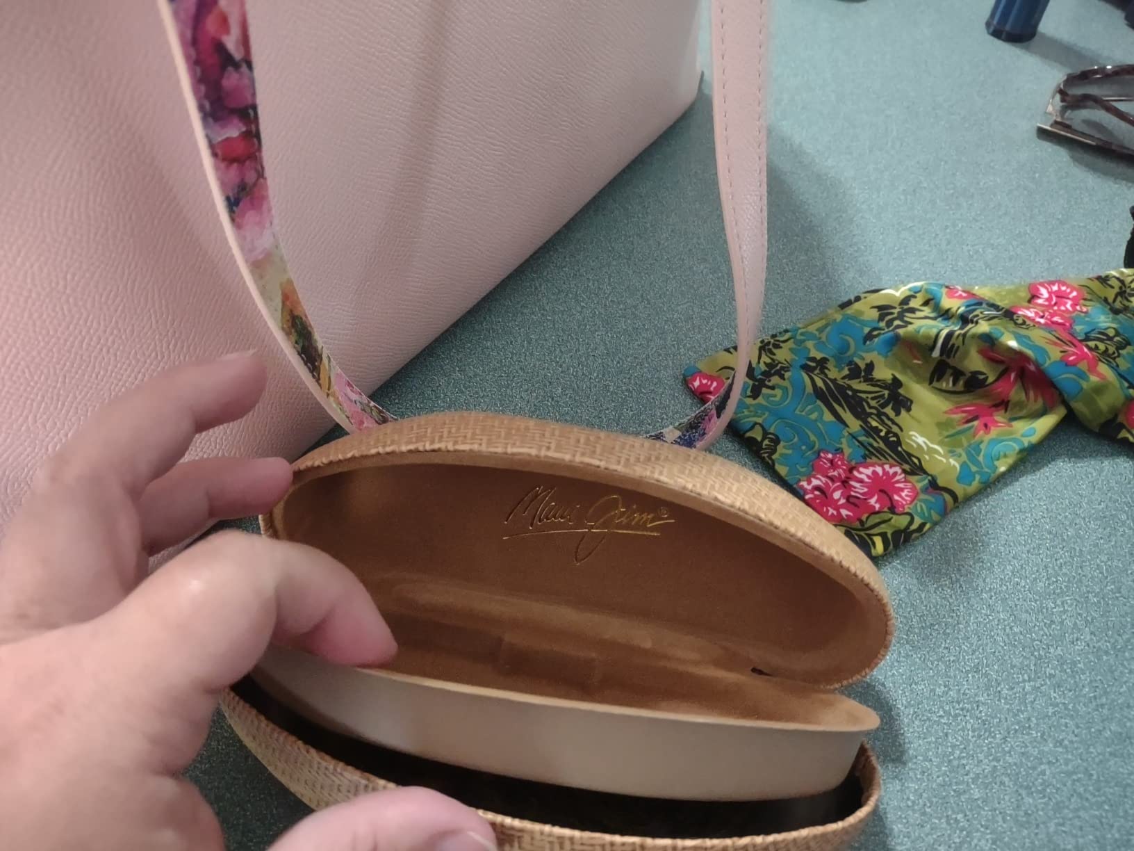 Amazon.com: Maui Jim Sunglass Clam Shell Case, Brown, Small : Clothing ...