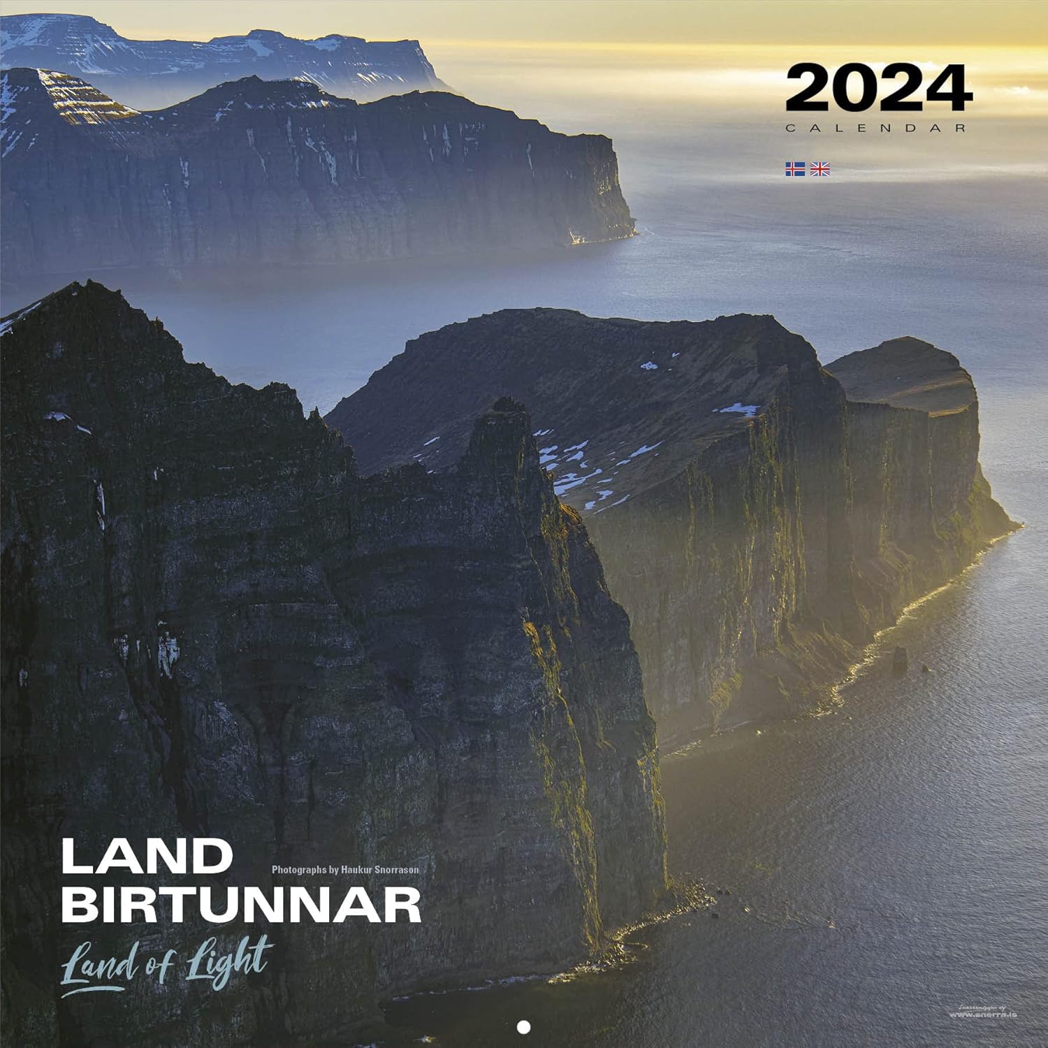 Land of Light Icelandic Calendar 2024 : Amazon.co.uk: Stationery ...