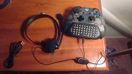 Amazon.com: Xbox One Chatpad + Chat Headset (plugs directly into ...