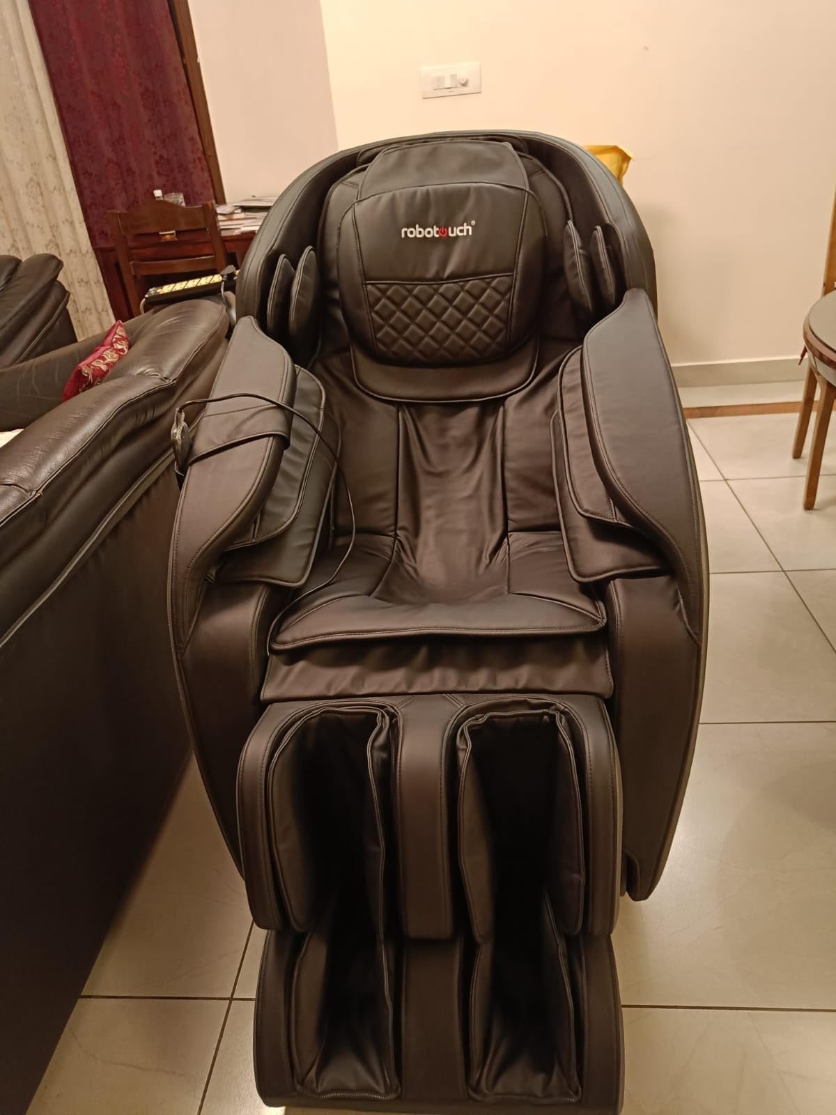 Robotouch Echo Plus Zero Gravity full body massage chair for home use ...