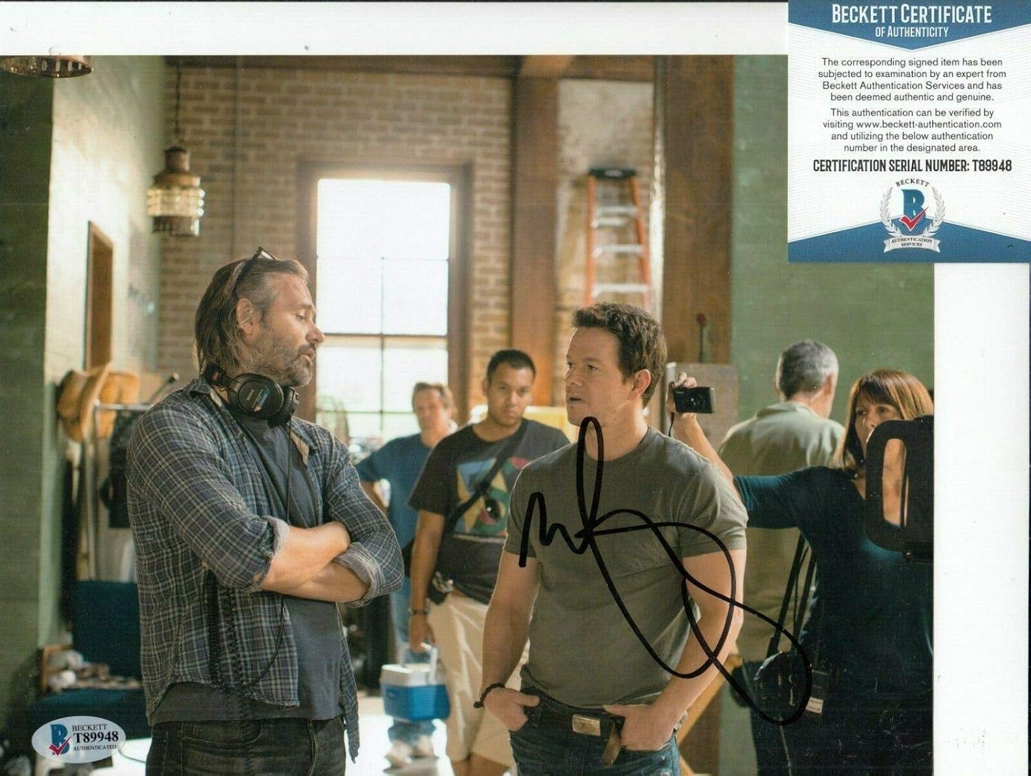 MARK WAHLBERG signed (CONTRABAND) Chris Farraday Movie 8X10 BECKETT BAS ...