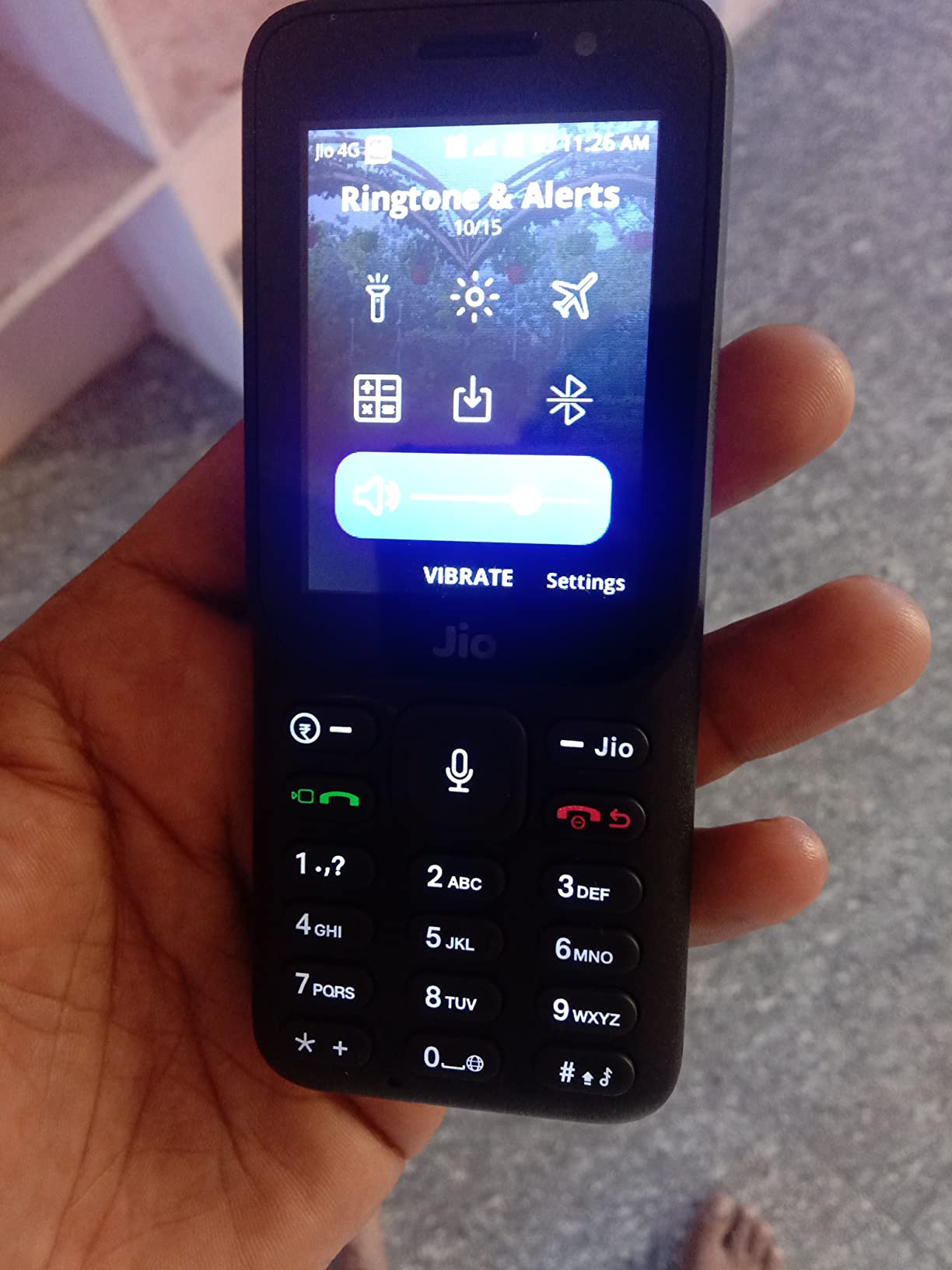 JioFi Phone Black, 512 MB RAM,4 GB Memory, Black, Basic Phone (2021 ...